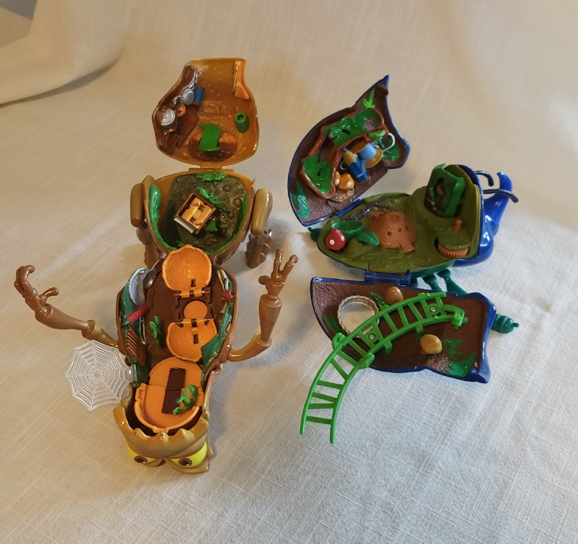 Disney Bug's Life Dim and PT Flea Moveable Playsets 1990's, 12 Little ...