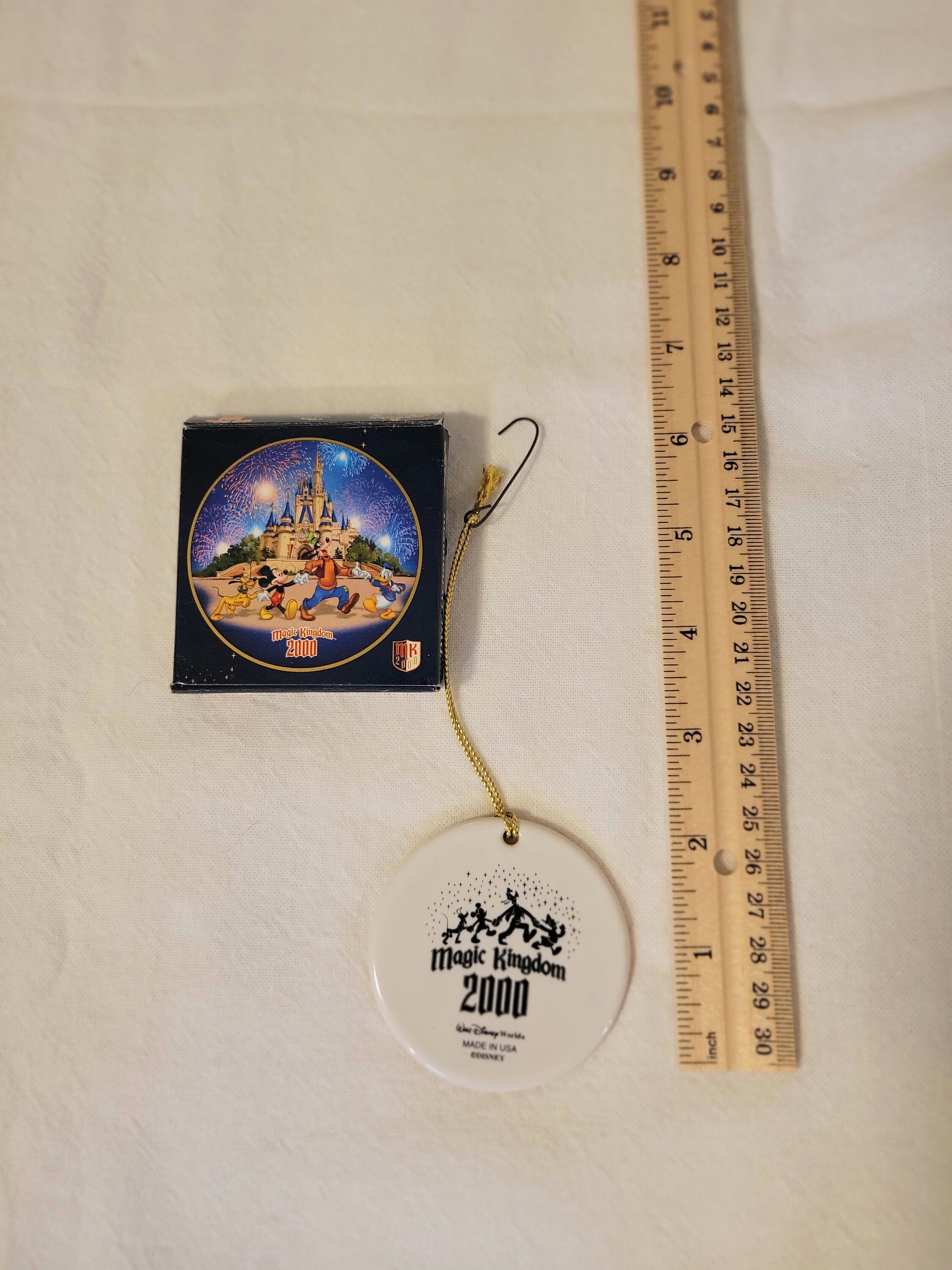 Disney Disc Christmas Ornament 2000, Round Disney Christmas, Magic ...