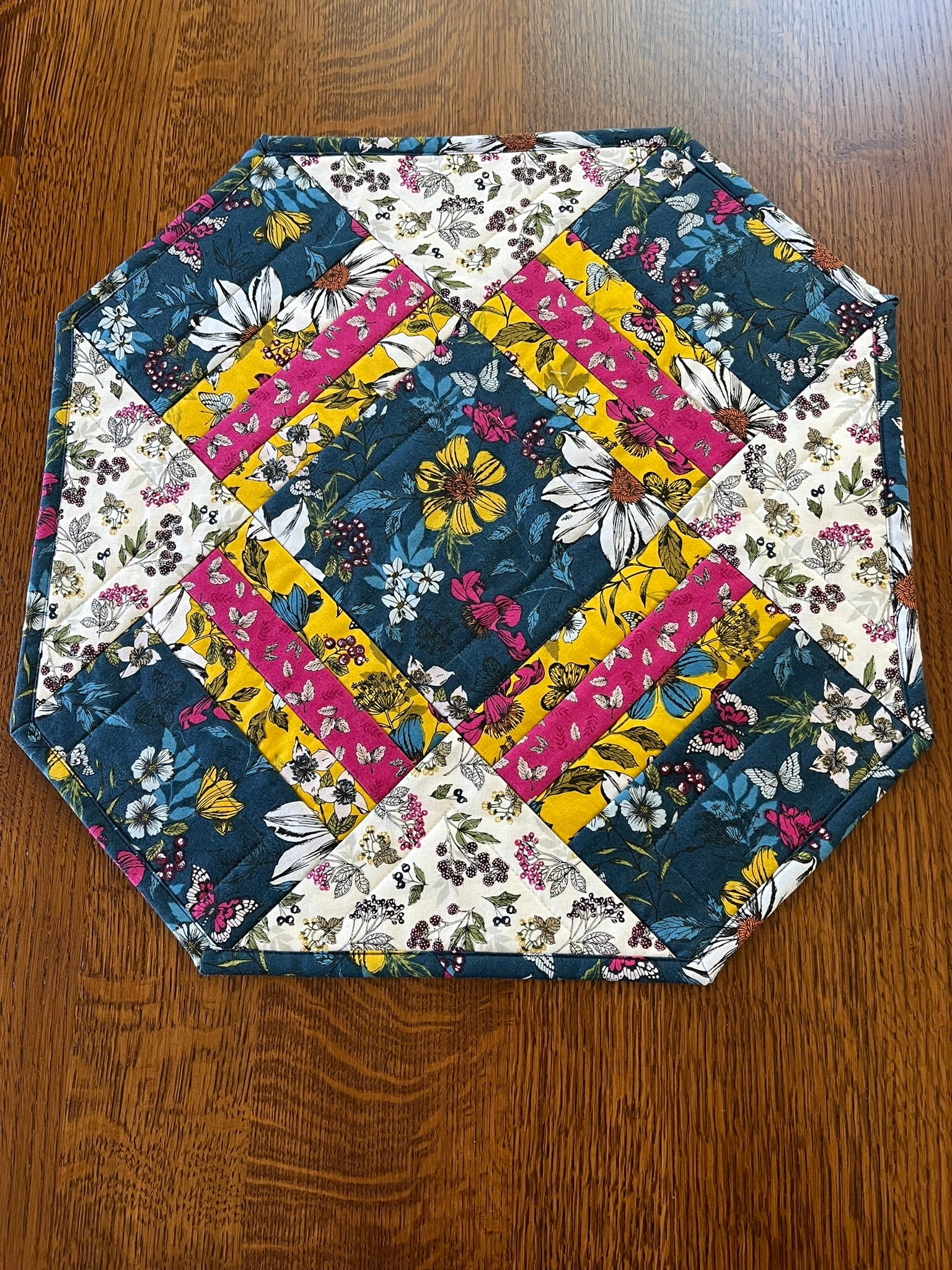 Quilted Floral Hexagon Table Topper - Etsy