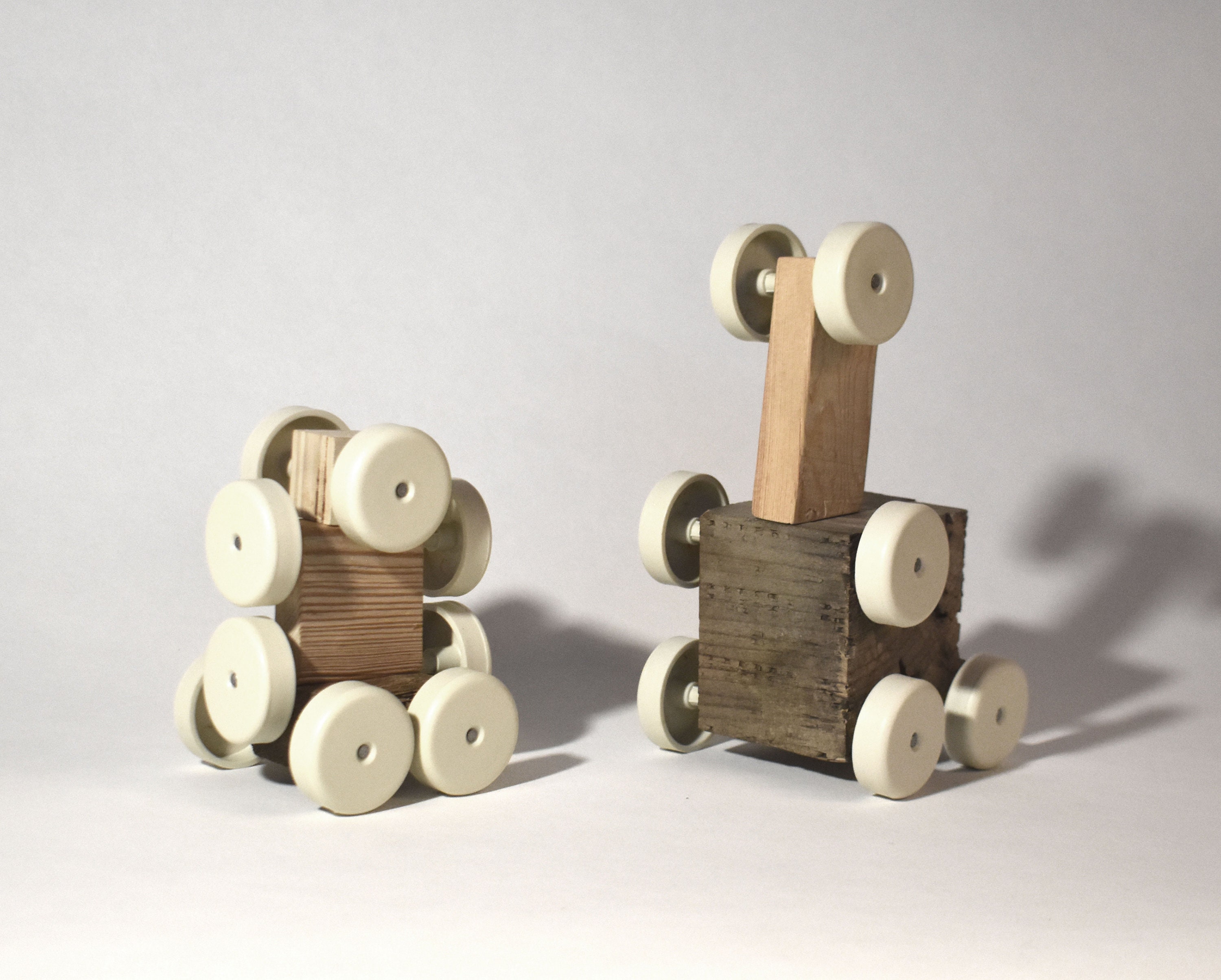 Juguetes con ruedas de madera rescatadas - Etsy España