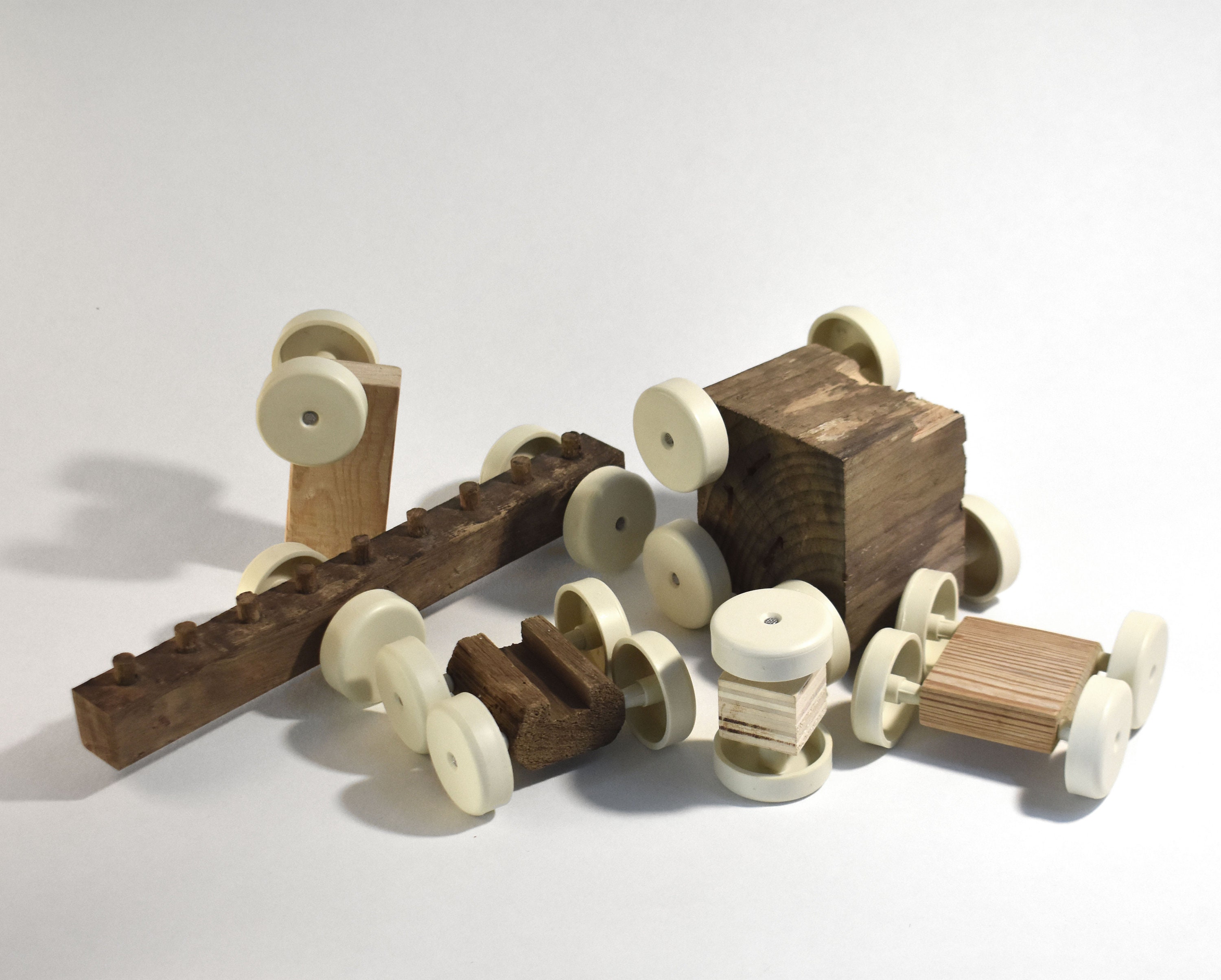 Juguetes con ruedas de madera rescatadas | Etsy