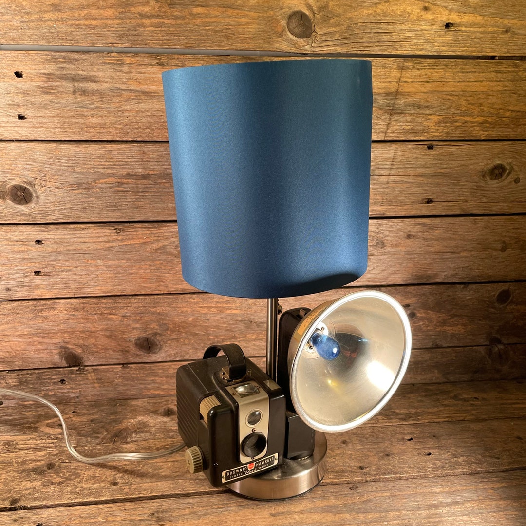Vintage 1950s Kodak Brownie Hawkeye Camera Lamp Camera Collectors ...