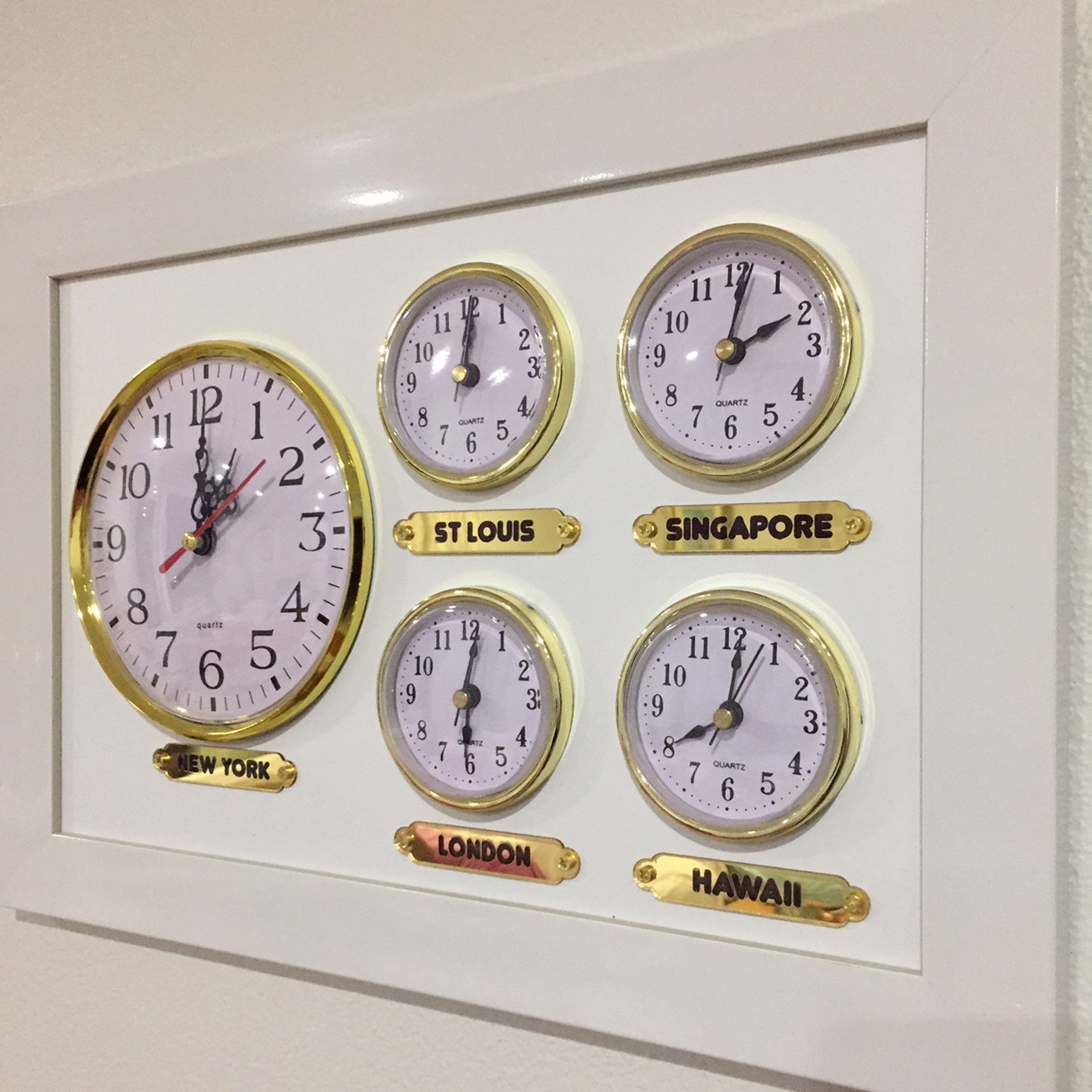 White Wall Clock. Customizable 41 Time Zone Clock. Multiple ...