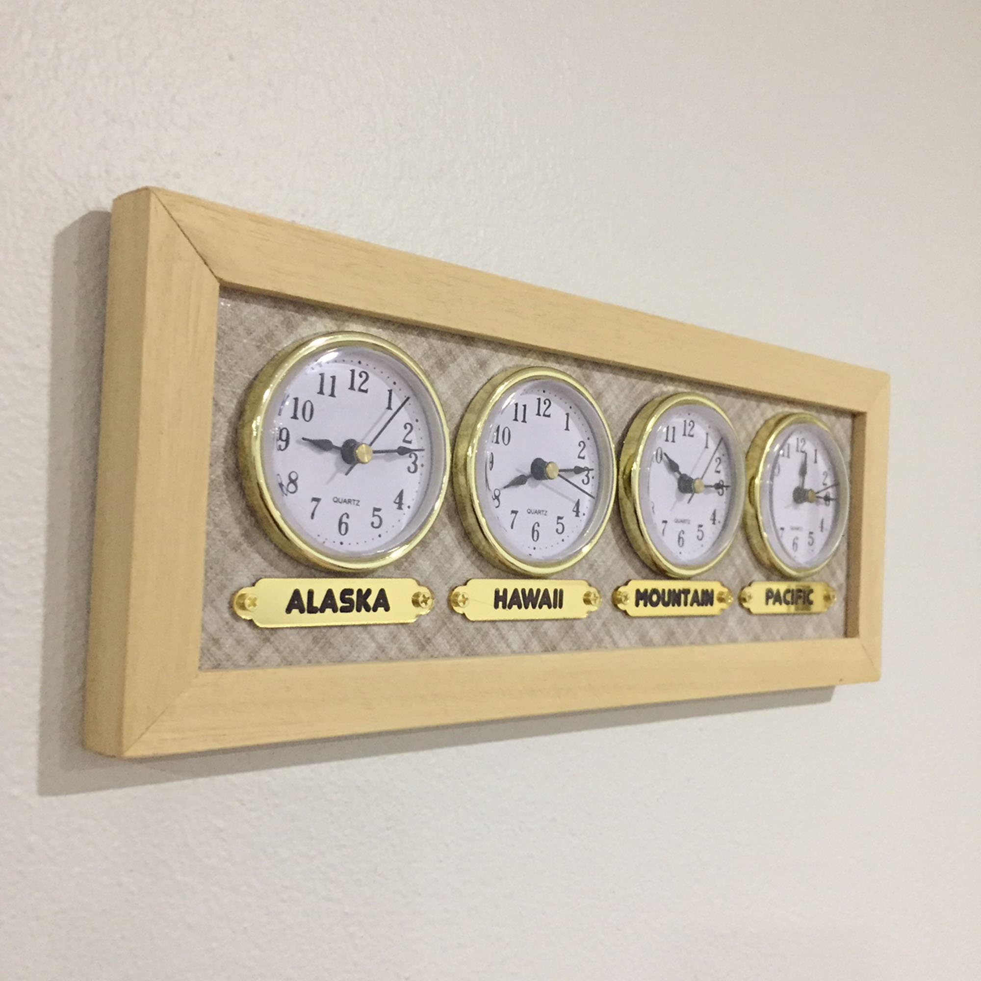 Time Zone Clock. 4 Customizable Zones. Optional Zone Labels. Personal ...