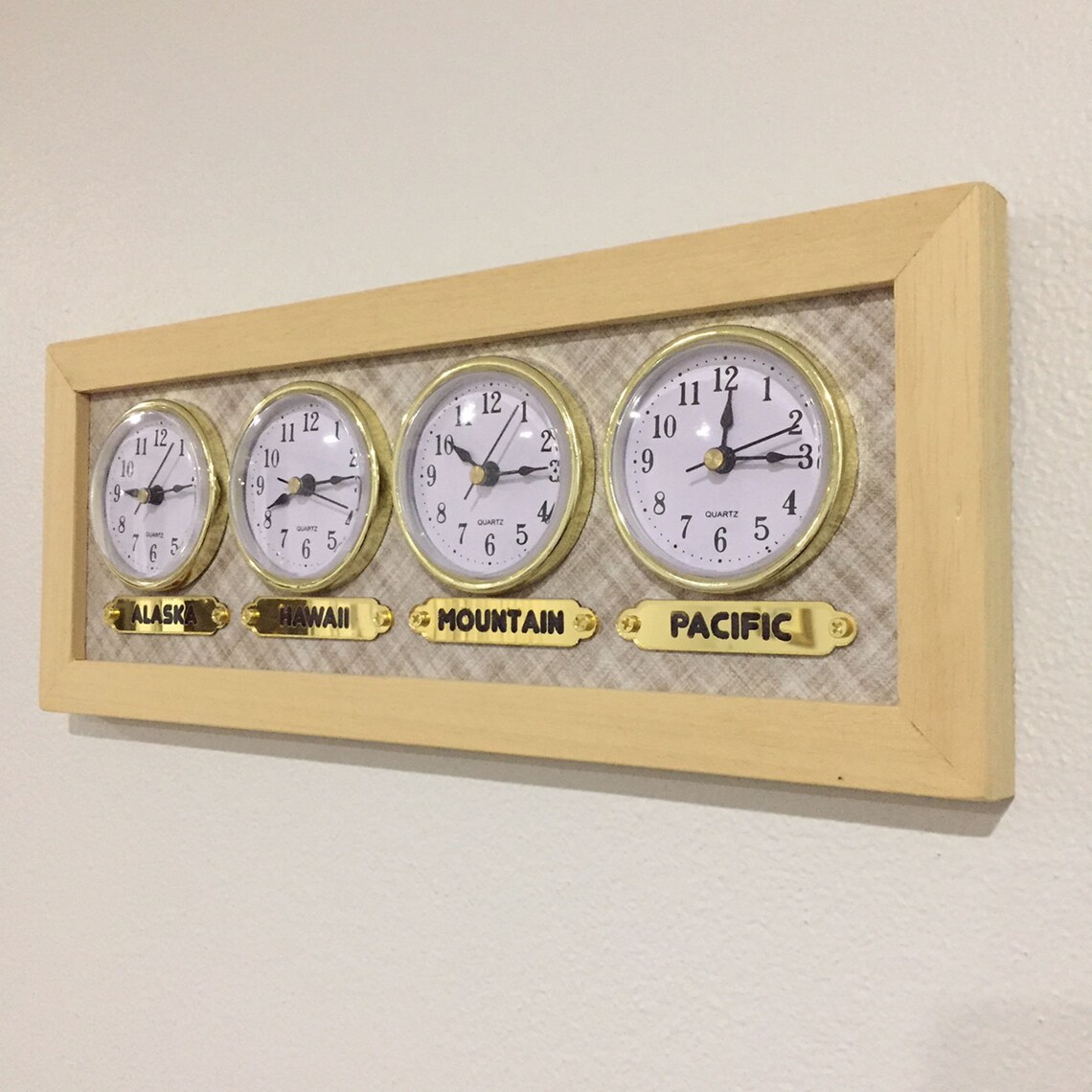 Time Zone Clock. 4 Customizable Zones. Optional Zone Labels. Personal ...