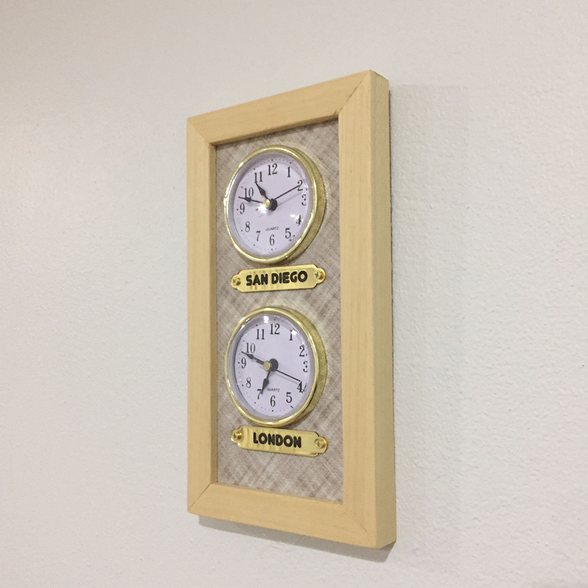 2 Customizable Zones. Time Zone Clock. Optional Zone Labels. Personal ...