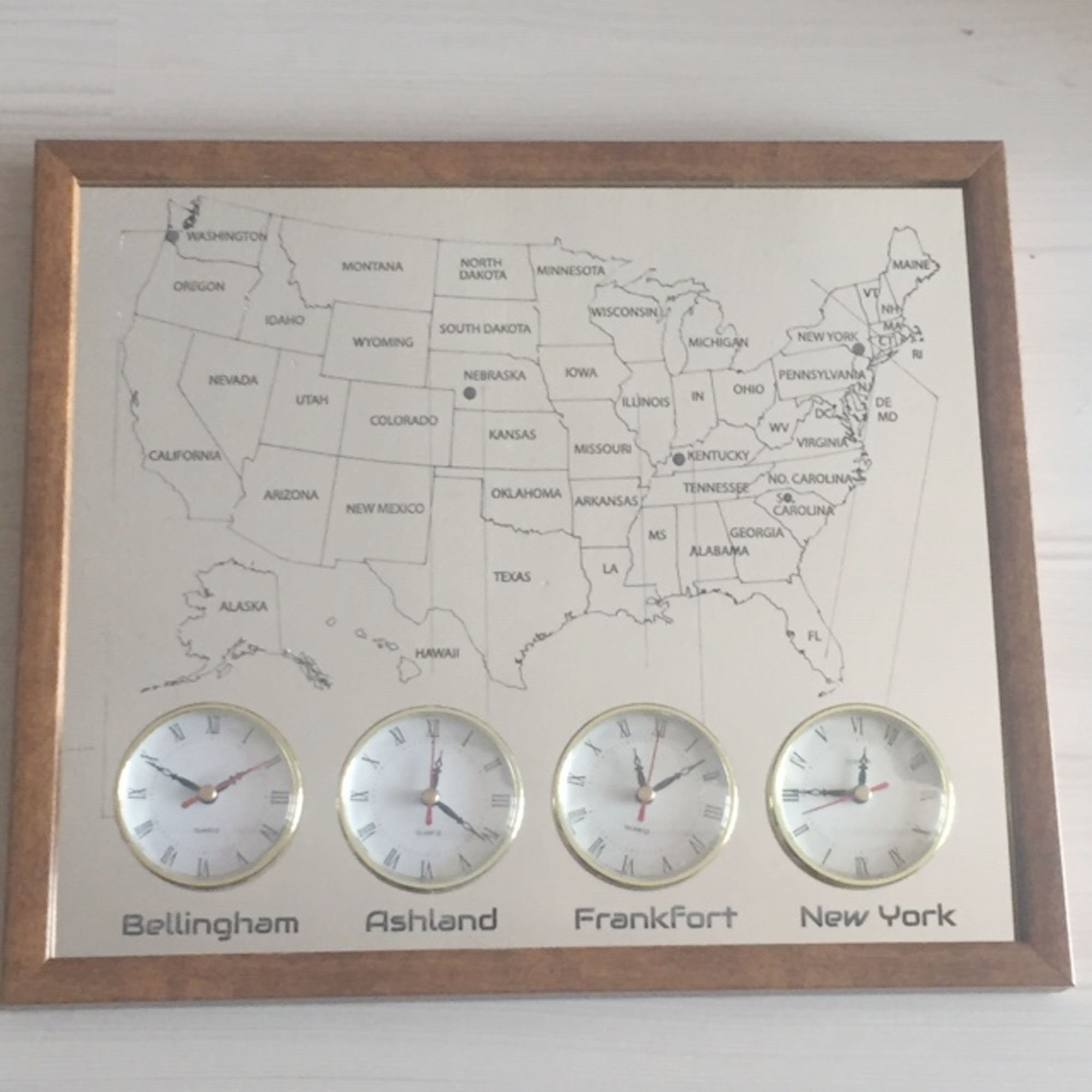 4 Zone Wall Clock With America Multi Zone Map. Maps and City Names Are ...