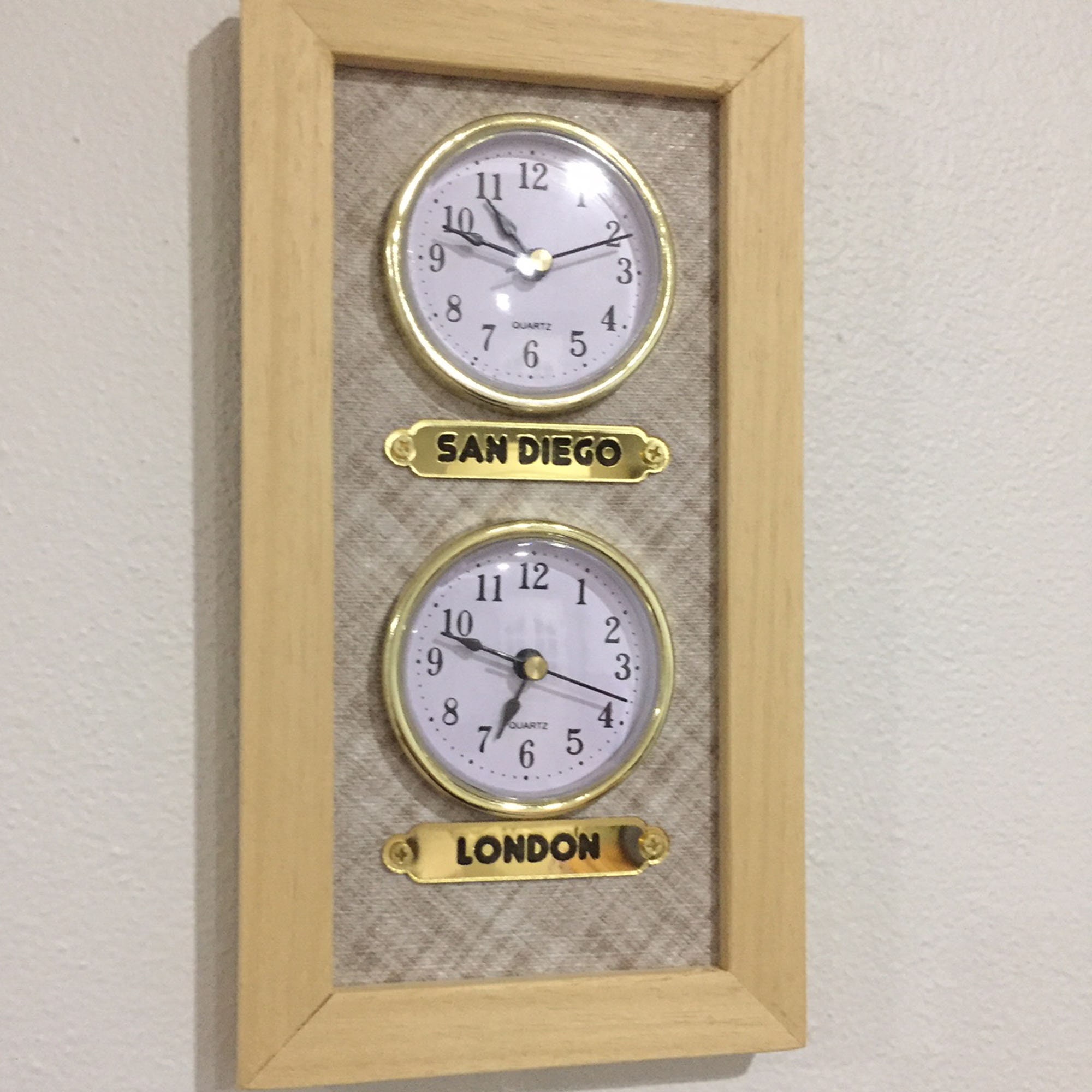 2 Customizable Zones. Time Zone Clock. Optional Zone Labels. Personal ...