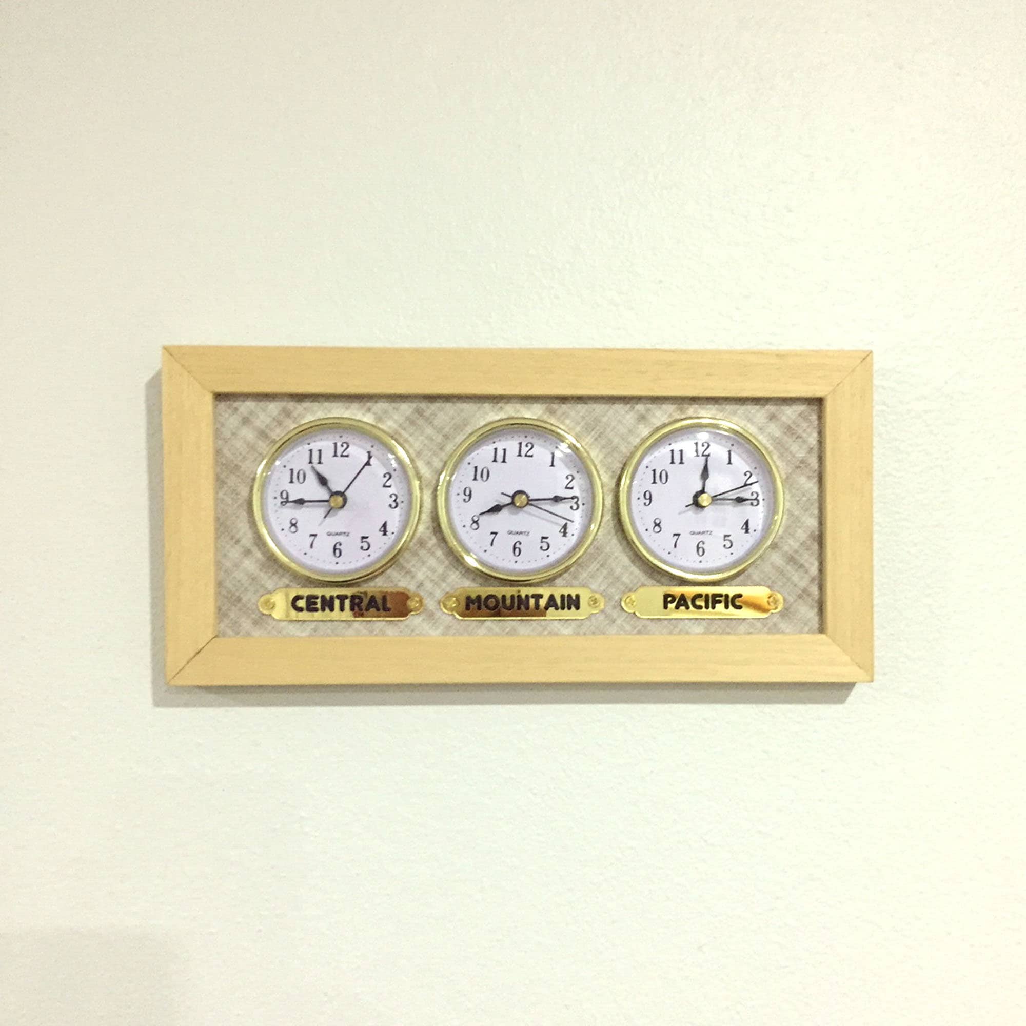 3 Customizable Zones. Time Zone Clock. Optional Zone Labels. Personal ...