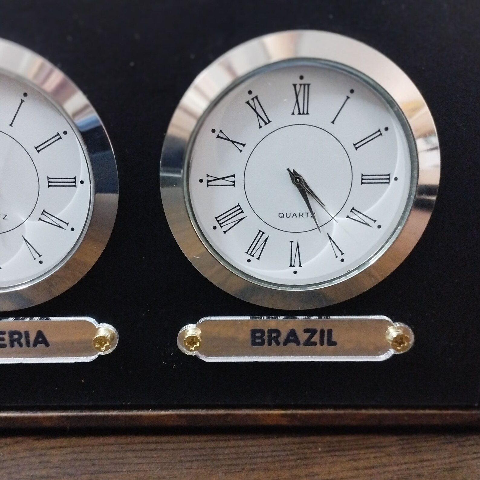 Time Zone Clock. 4 Customizable Zones. Optional Zone Labels. Personal ...