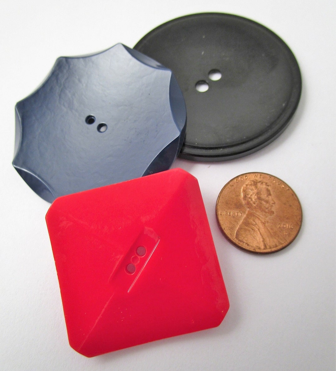 3 Vintage Jumbo Plastic Buttons All Different Designs Red Blue Black ...