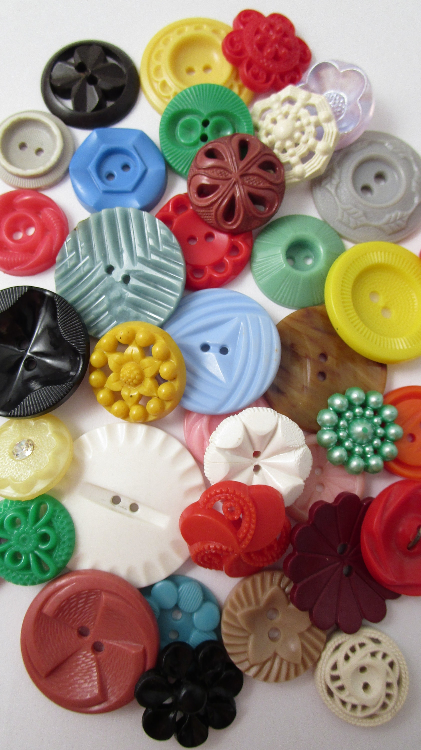 Vintage Lot Colorful Plastic Buttons Housedress Rainbow Colors Cottage ...