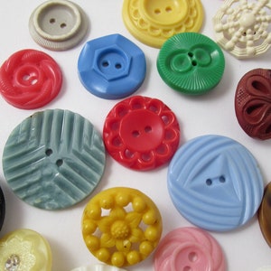 Vintage Lot Colorful Plastic Buttons Housedress Rainbow Colors Cottage ...