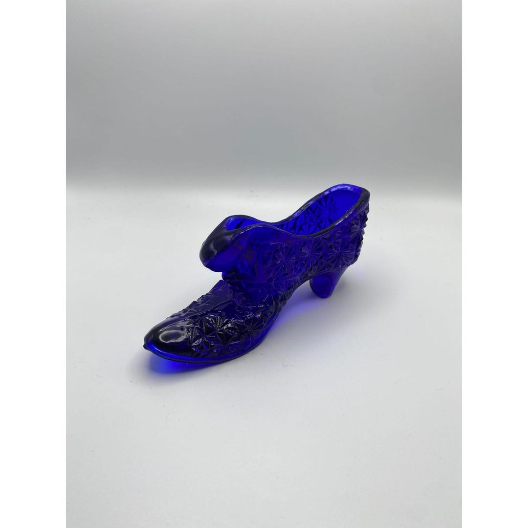 Vintage Fenton Cobalt Blue Glass Shoe Figurine With Intricate Daisy and ...