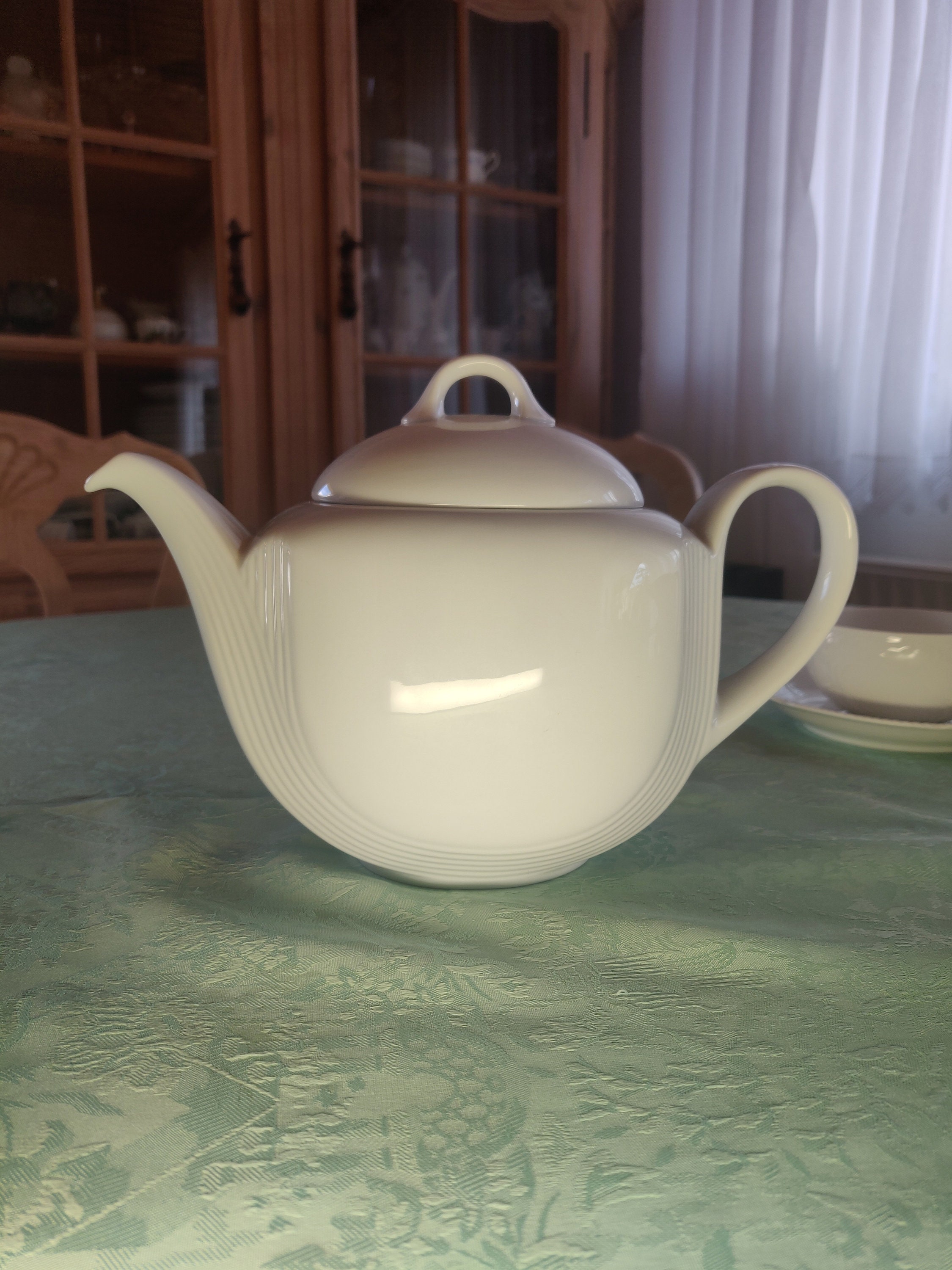 White Tea Infuser: Vintage Kaiser Porcelain Teapot With Embossed Snow ...