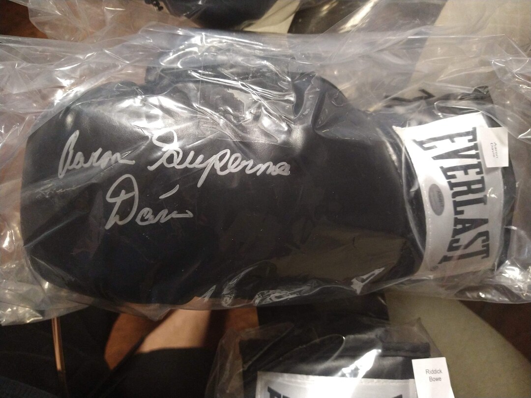 Signed Boxing Champ Aaron Supreme Davis Boxing Glove With Certificate ...