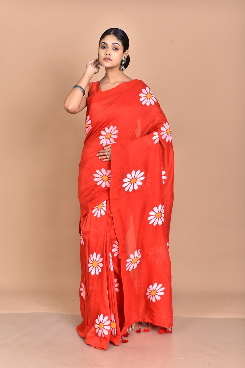 Red and White Colour Pure Mall Cotton-sun Flower Hand Print Saree ...