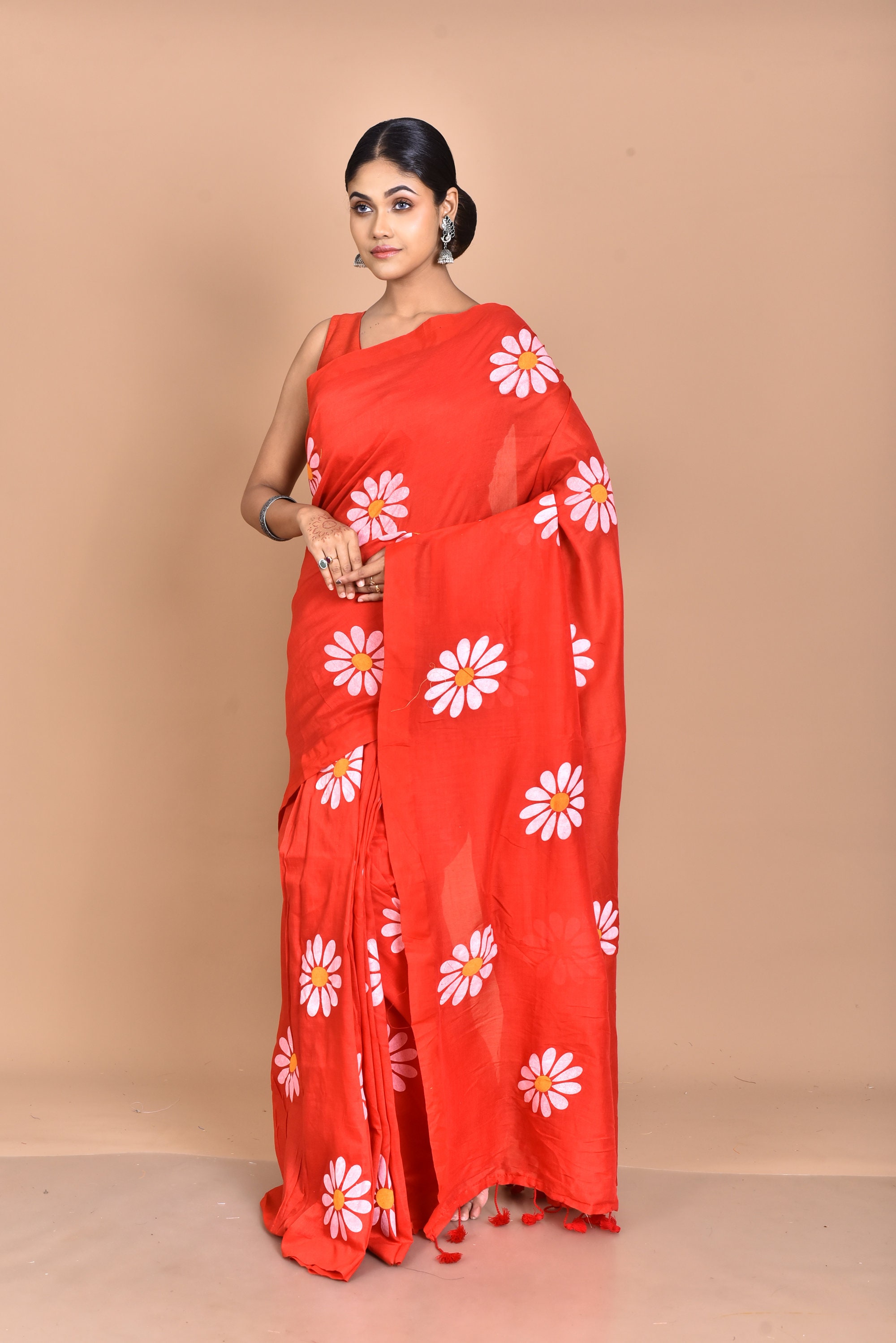 Red and White Colour Pure Mall Cotton-sun Flower Hand Print Saree ...