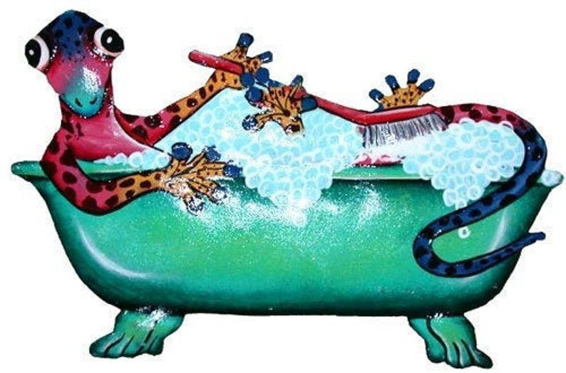 Handgefertigtes Wandbild aus Metall: Bunter Gecko in der Wanne - Made ...