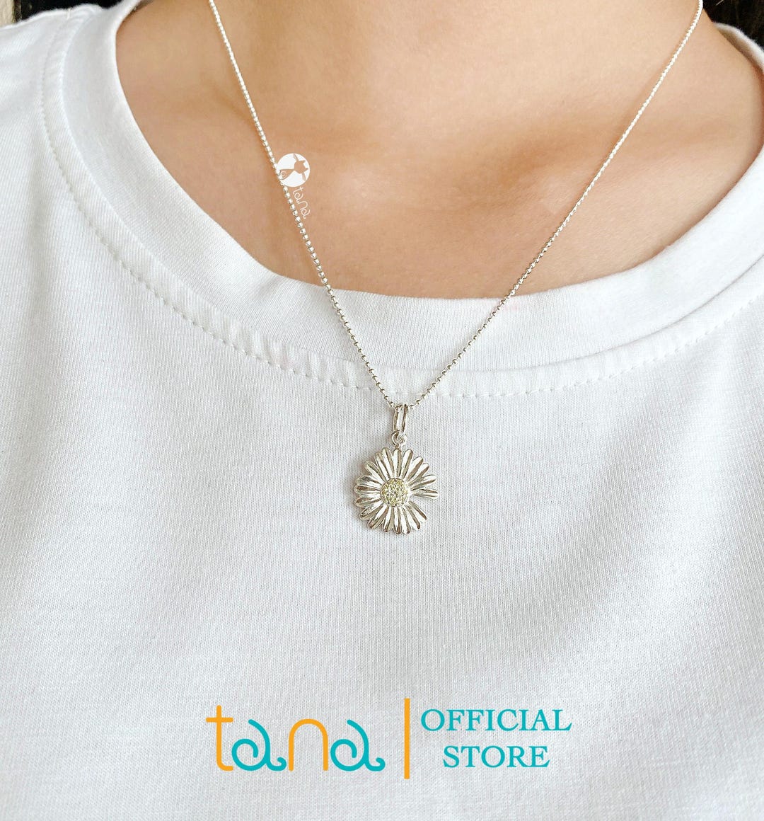 Sterling Silver Necklace of Daisy Flower - Etsy