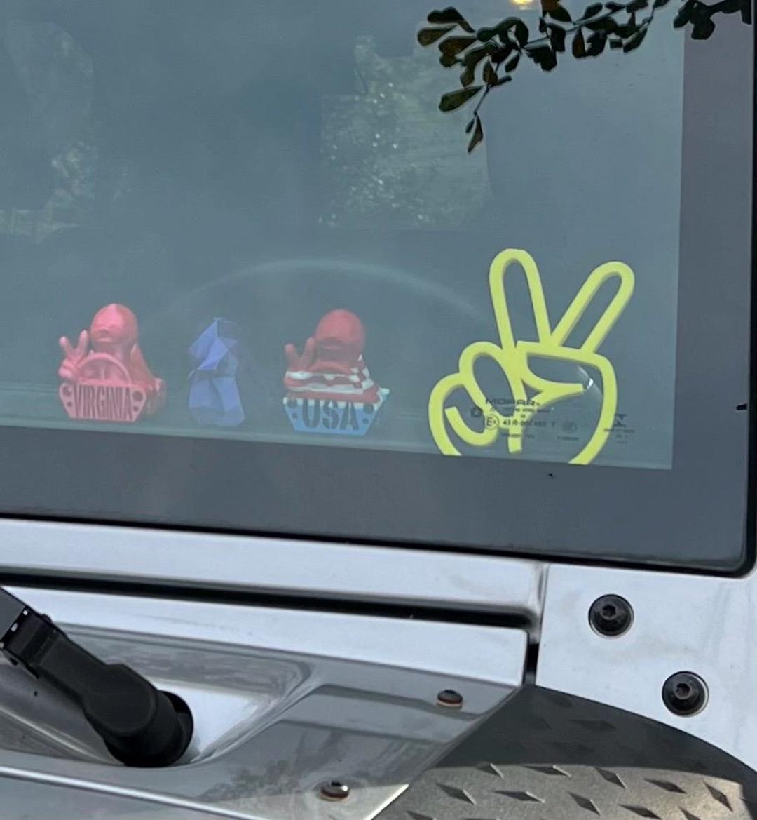 Wave Buddy - Dashboard Hand Wave Fun Car Accessory for Jeep Wrangler ...