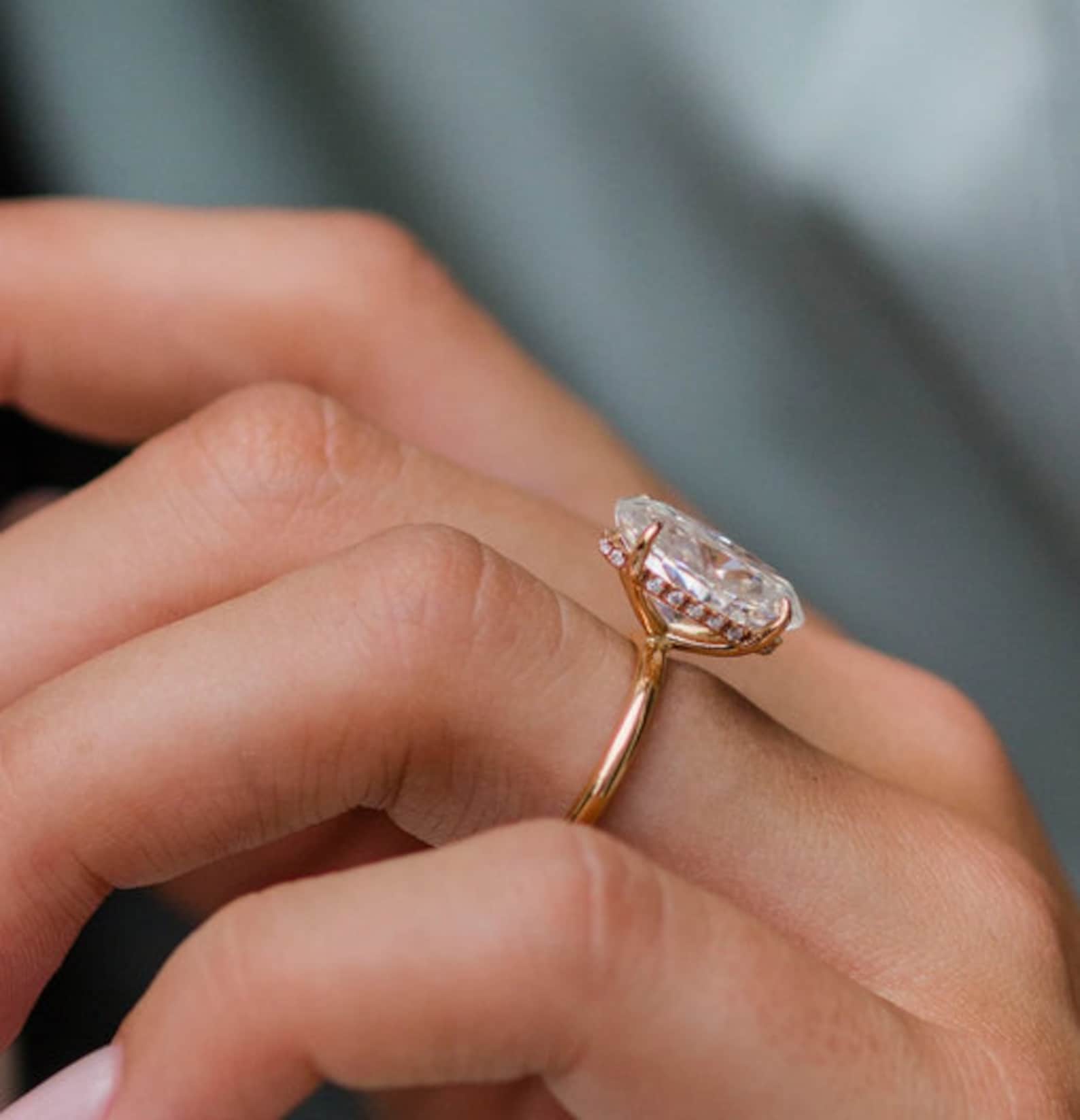Hailey Bieber Ring, Oval Engagement Ring, Crushed Ice Oval Moissanite ...