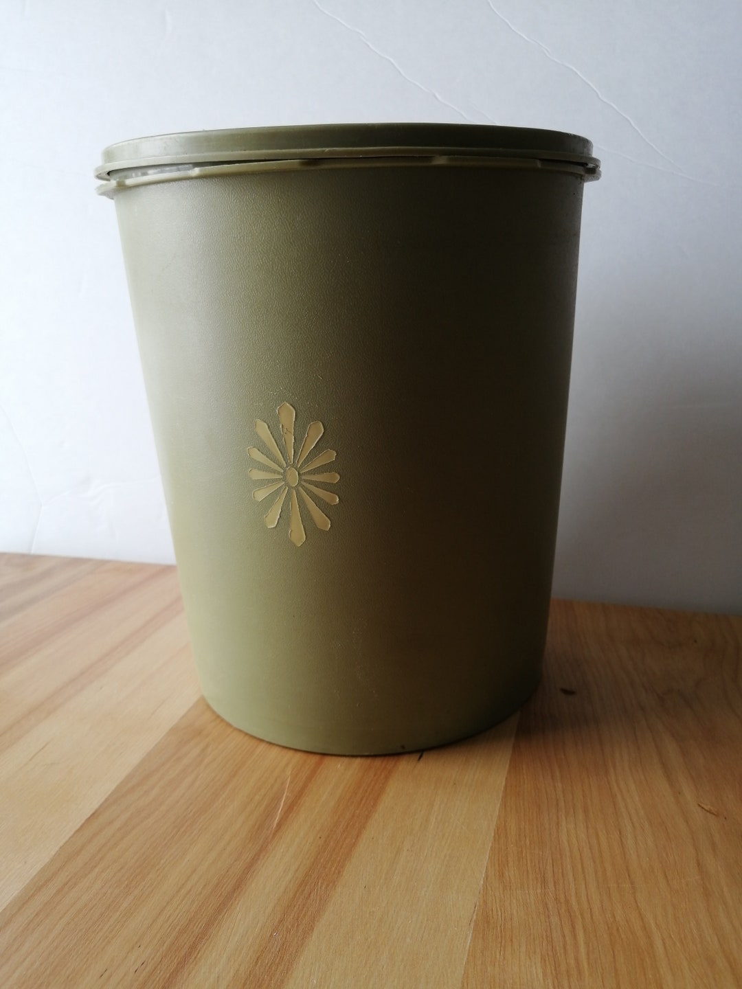 Tupperware Large Avocado-colored Container With Cover - 805-7 and 806-2 ...