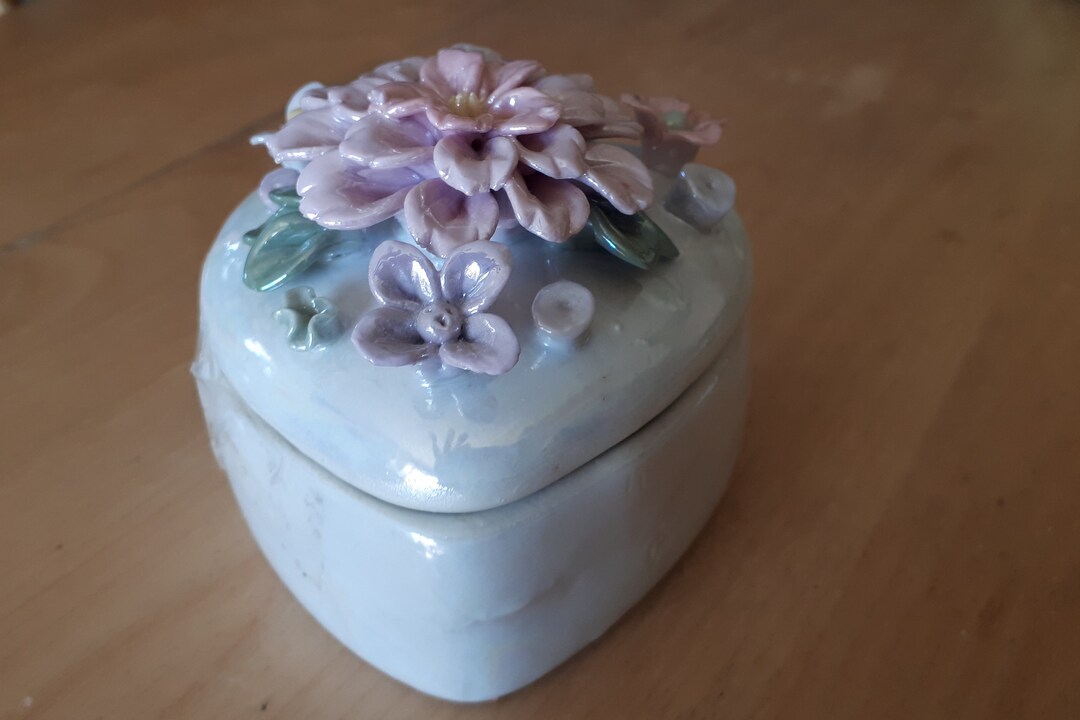 Small Porcelain Box in the Shape of a Heart - Etsy