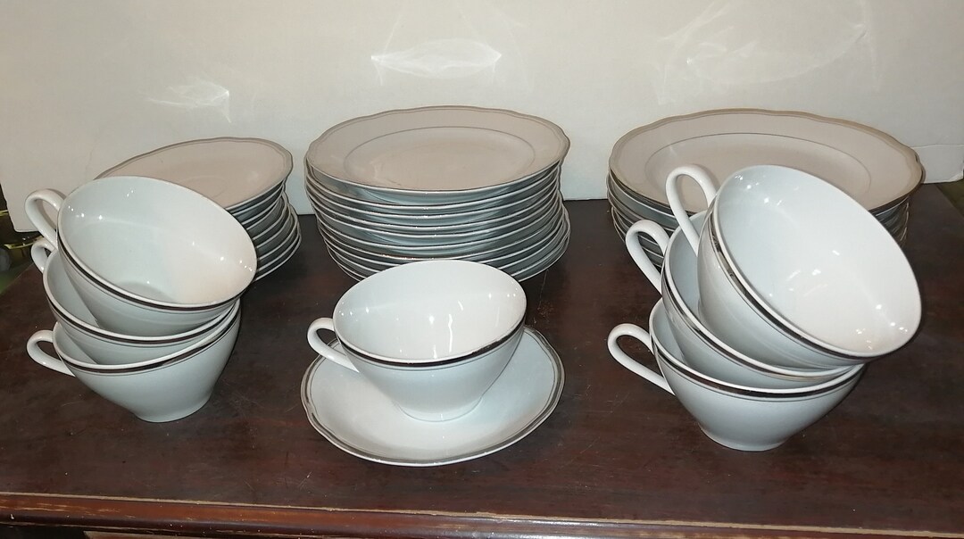 East German Porcelain - From the 60s - Part of a Set - 7 People - Etsy