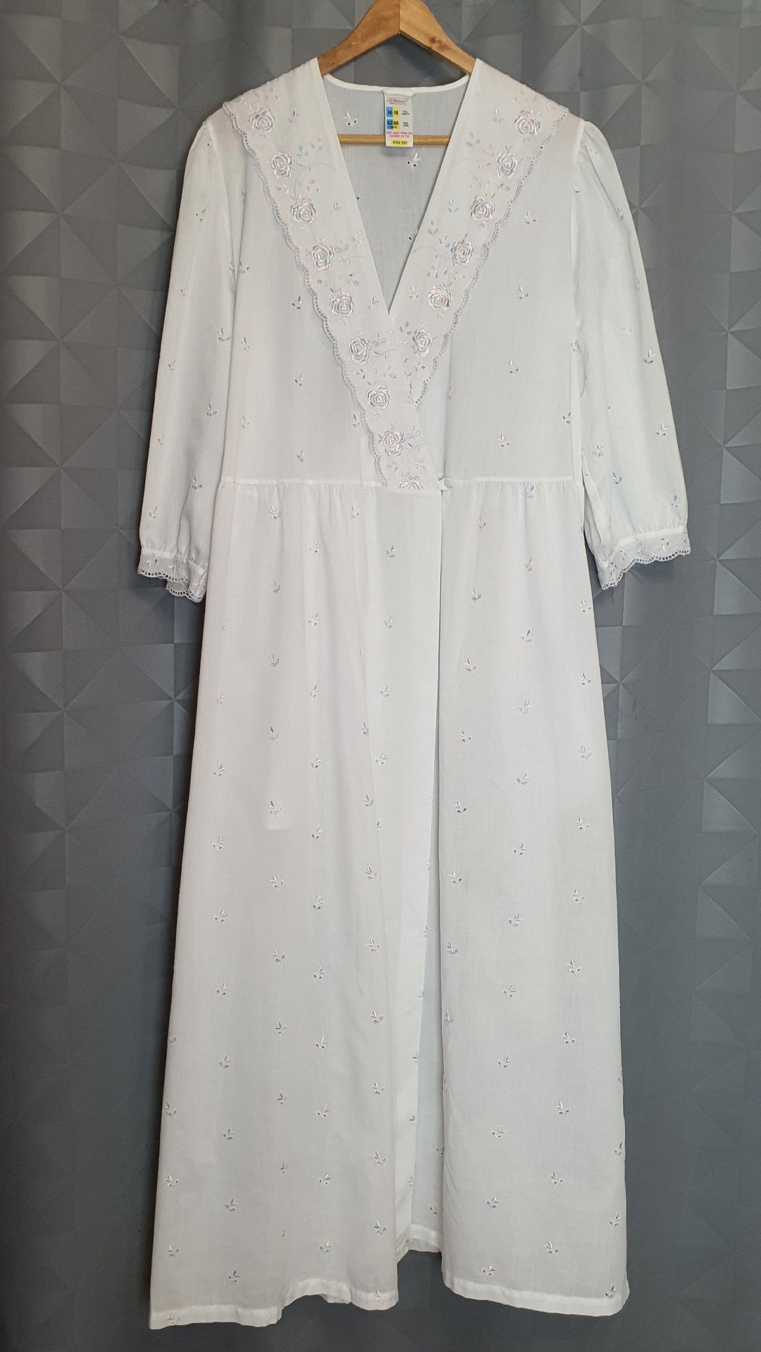 Vintage St. Michael White Embroidered Night Robe - Perfect Elegant ...