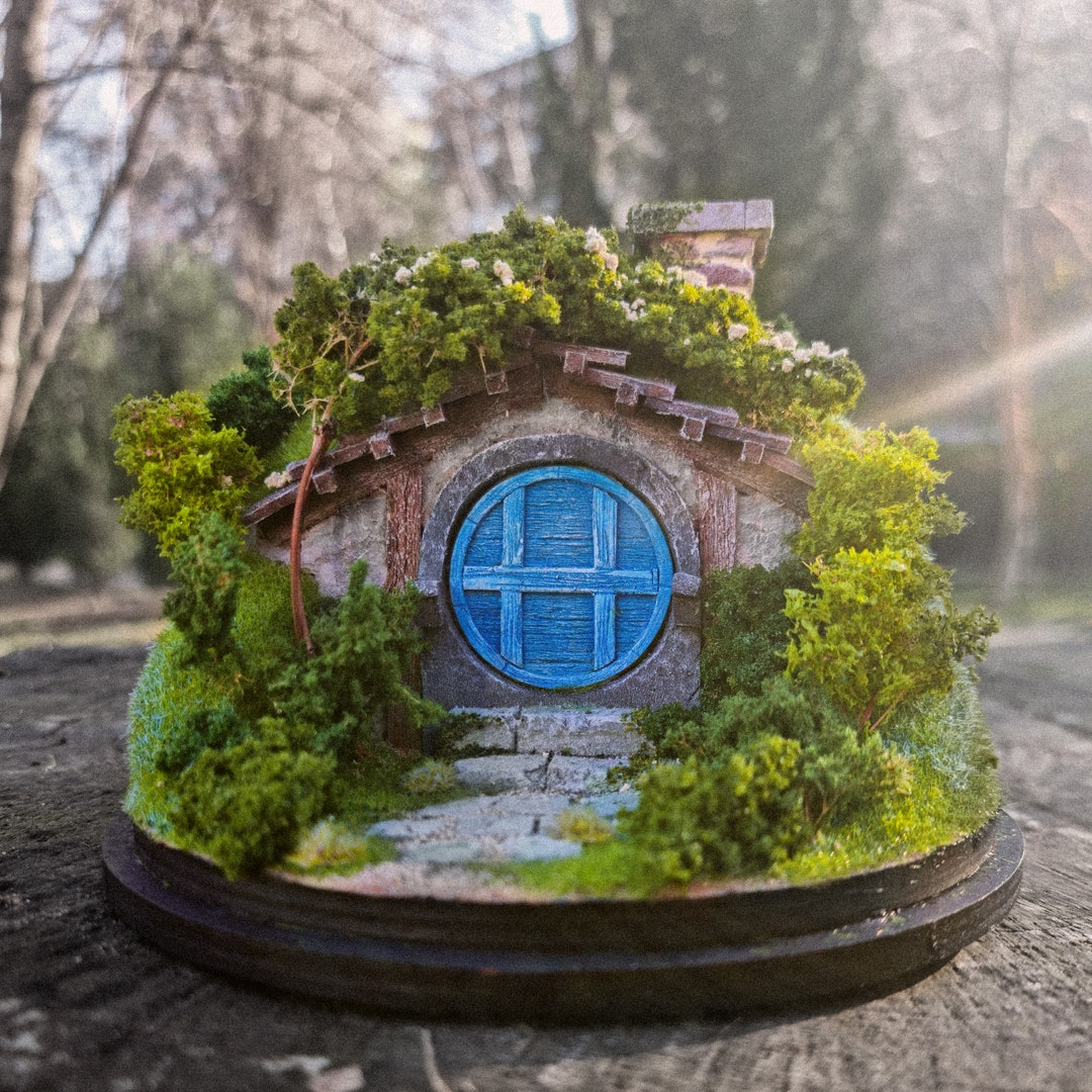Hobbit Hole Diorama LOTR Diorama Bilbos House Hobbit Miniature Hobbit ...