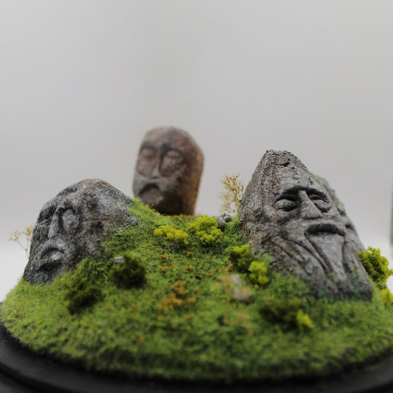 Fantasy Diorama Sculptures Diorama Stand Mystic Miniature Druid Diorama ...