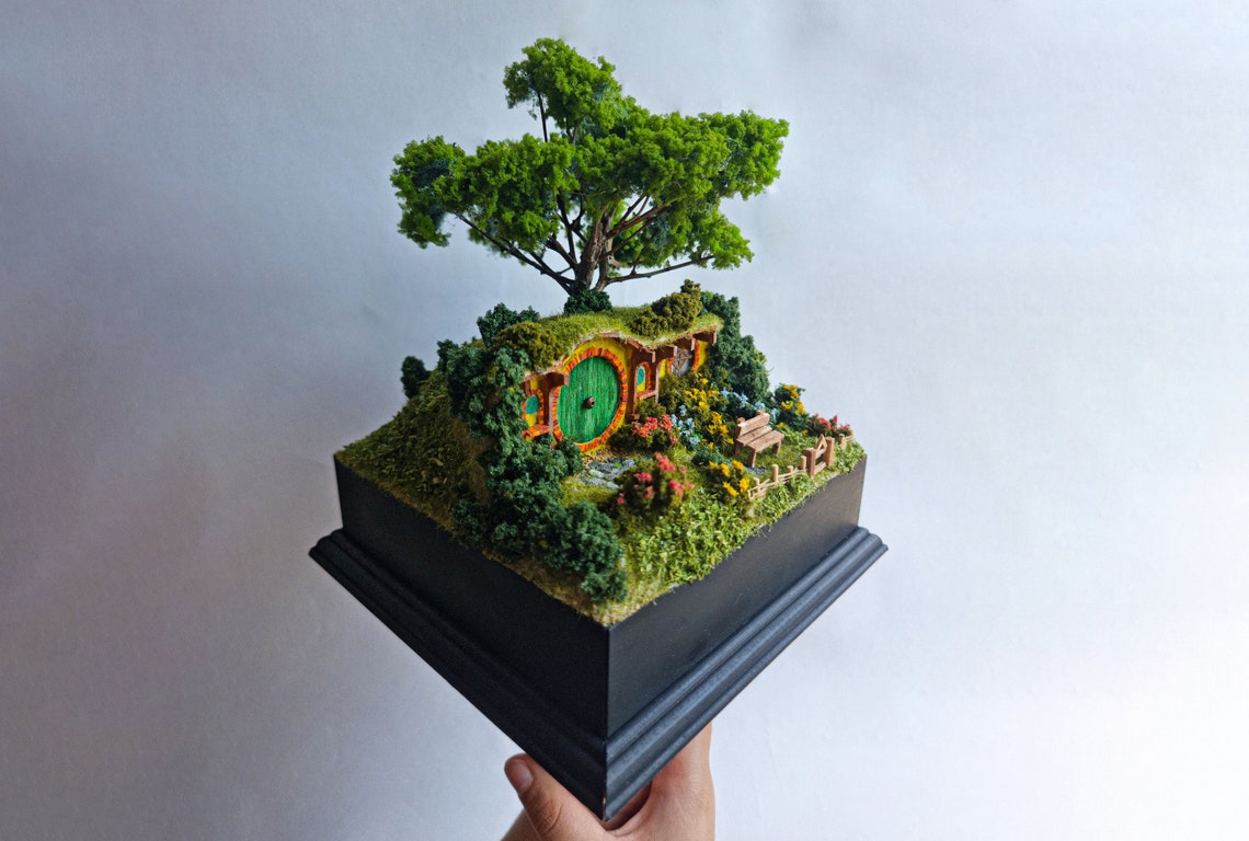 Hobbit House | Bilbo's House | LOTR Diorama | Hobbit Diorama | Fantasy ...