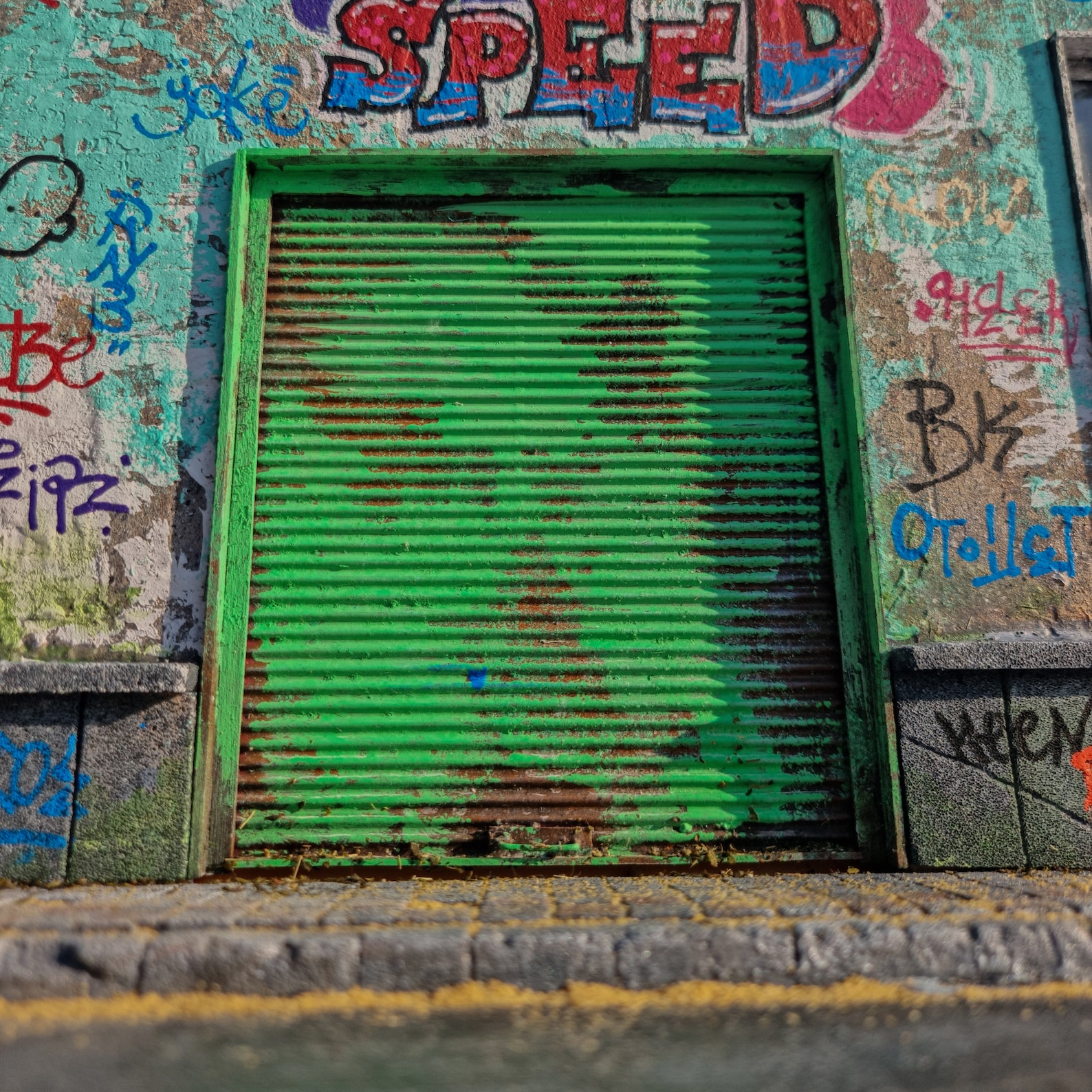 Abandoned Garage Diorama With Graffiti Miniature Photography Base 1-24 ...