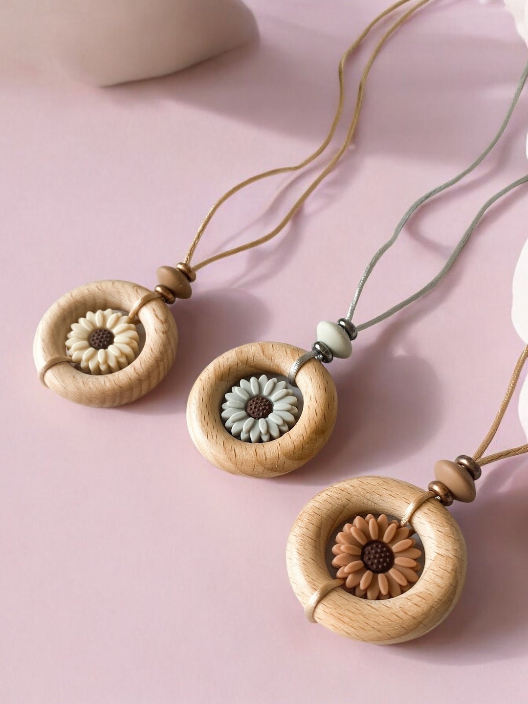 Daisy Silicone Nursing / Breastfeeding Necklace Fiddle Jewellery ...