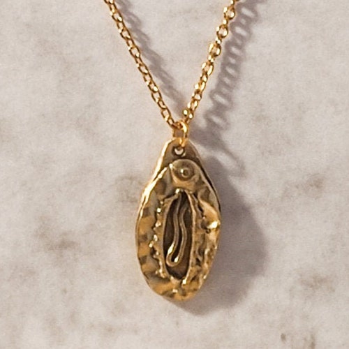 Black Yoni Pendant Labia Jewelry Vulva Necklace - Etsy