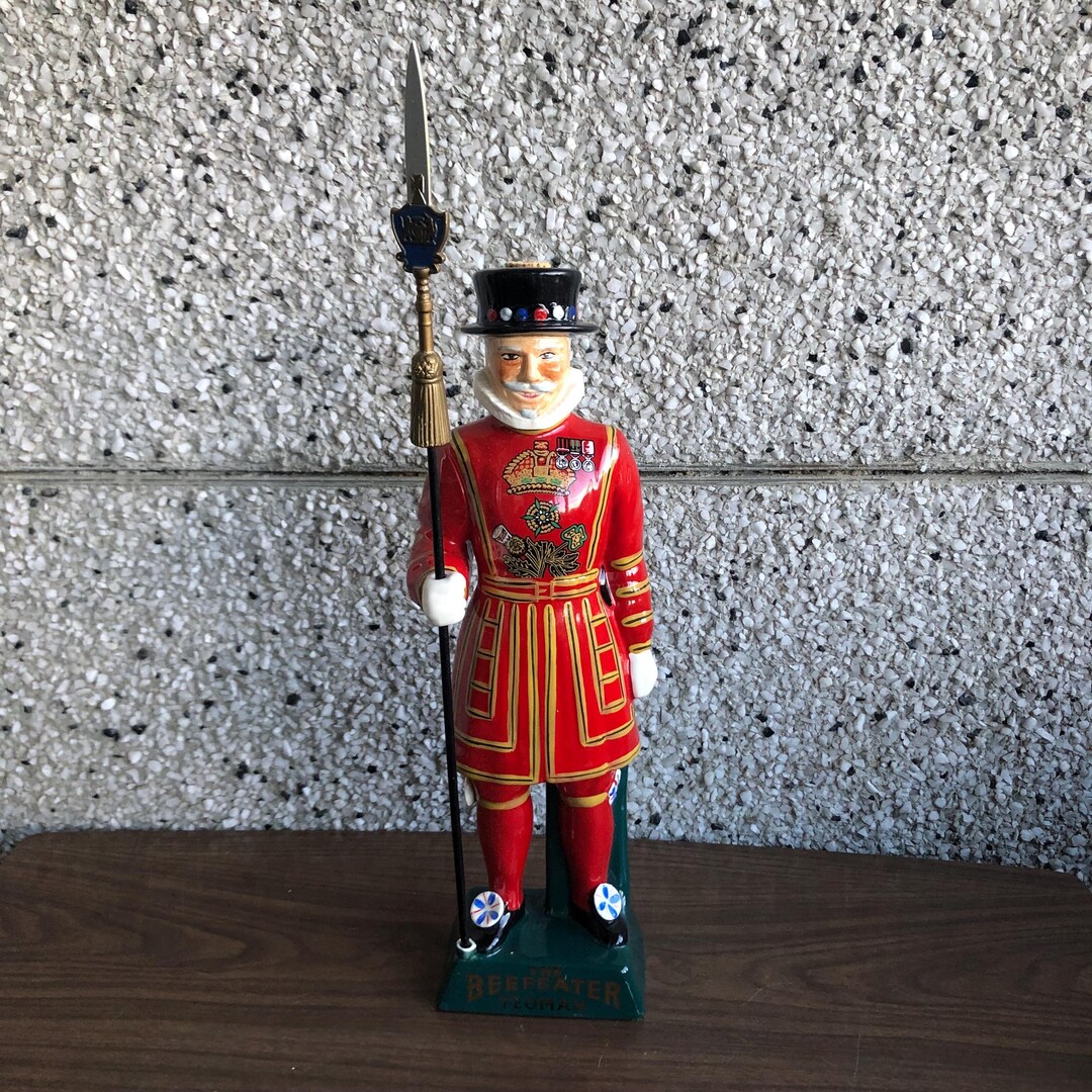 Vintage the Beafeater Yeoman Carlton Ware Decanter Staffordshire ...