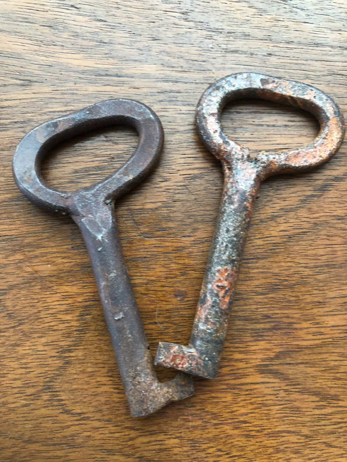 2 Vintage Rustic Keys | Etsy