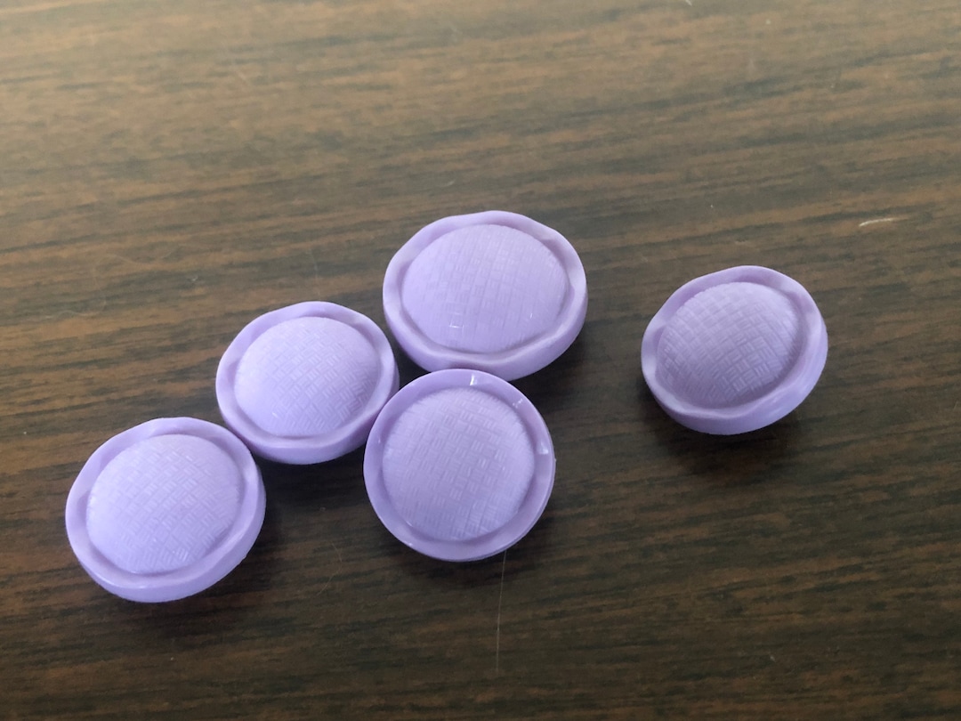 5 Vintage Lilac Buttons - Etsy