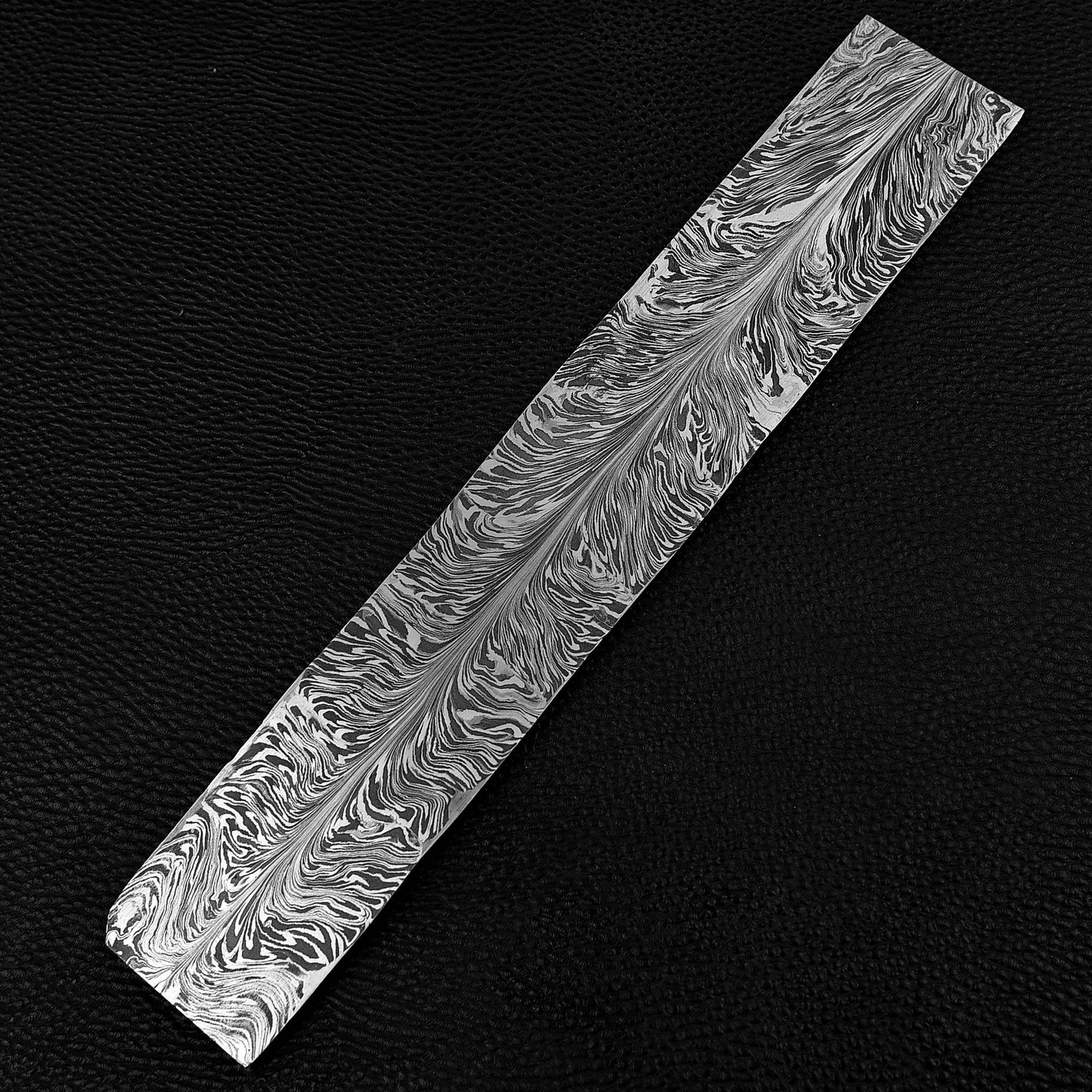Artisanal Mastery Hand-forged Damascus Steel Bar for Crafting ...
