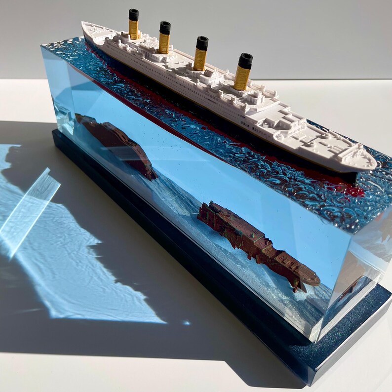 Handmade Rms Titanic & Titanic Wreck Diorama Night Light | Epoxy Resin ...
