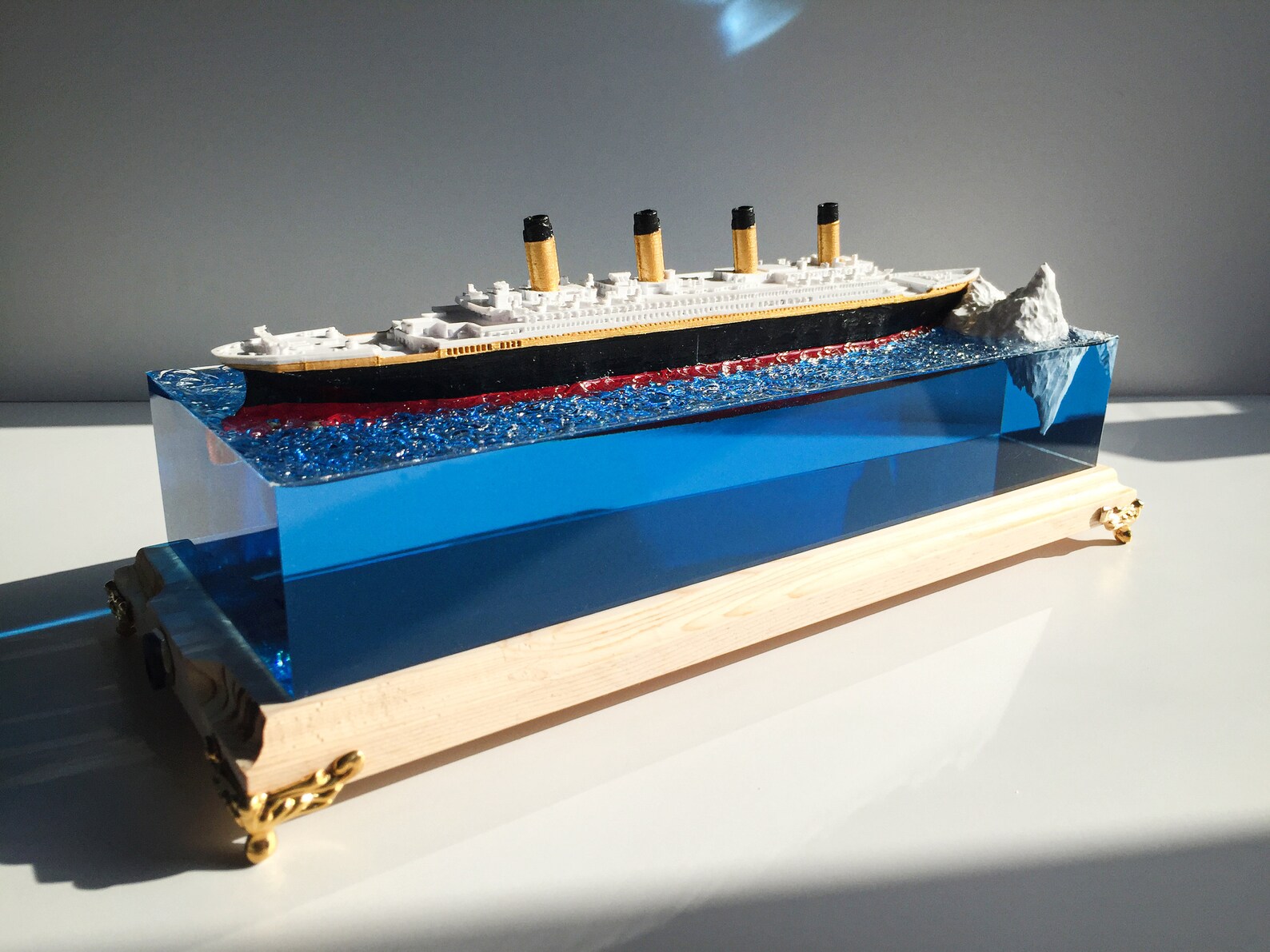 Titanic's Luminous Voyag and Iceberg Epoxy Resin Lamp, Titanic Diorama ...