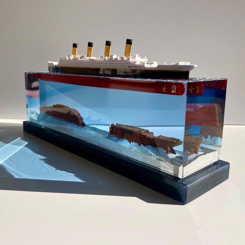 Handmade Rms Titanic & Titanic Wreck Diorama Night Light | Epoxy Resin ...