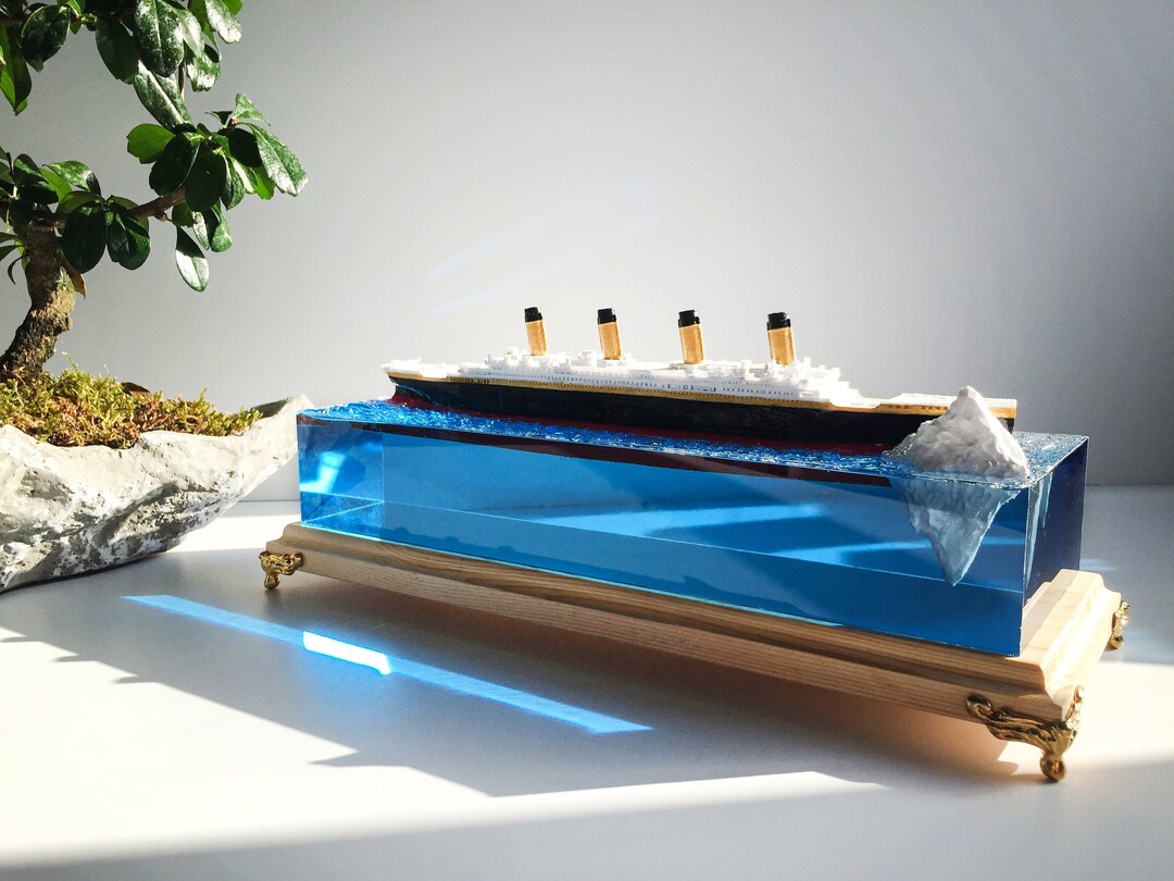 Titanic's Luminous Voyag and Iceberg Epoxy Resin Lamp, Titanic Diorama ...