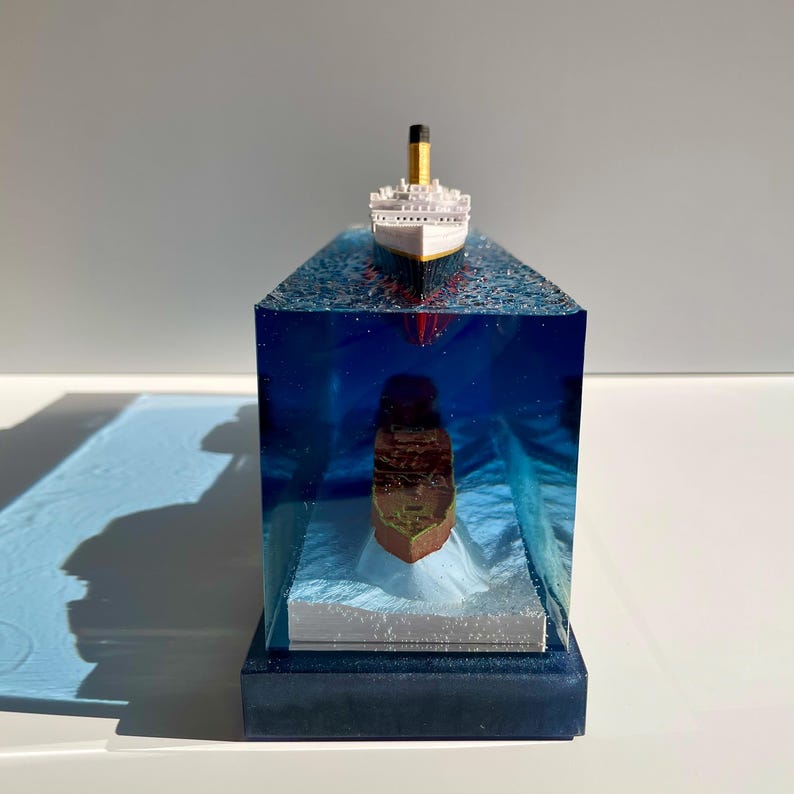 Handmade Rms Titanic & Titanic Wreck Diorama Night Light | Epoxy Resin ...