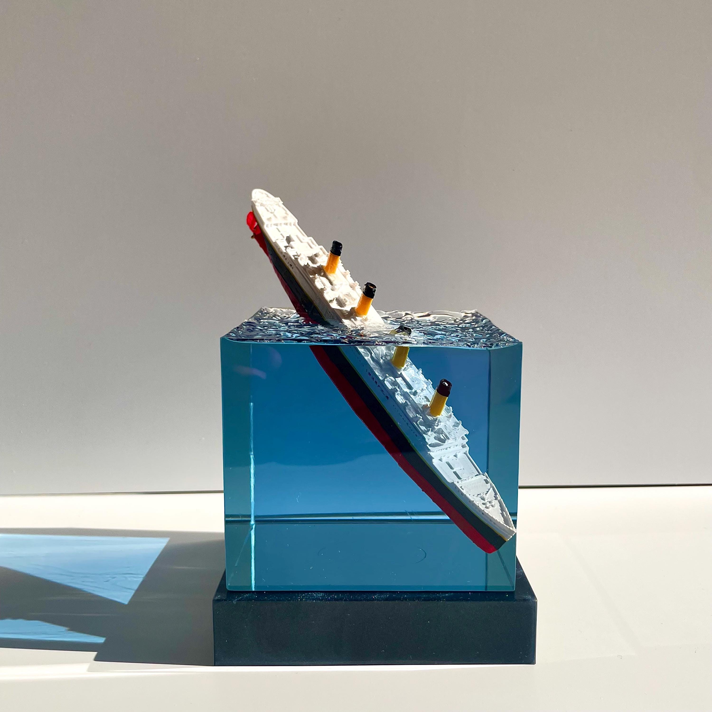 Rms Titanic Model Sinking Resin Diorama & Lamp, Handmade Titanic ...
