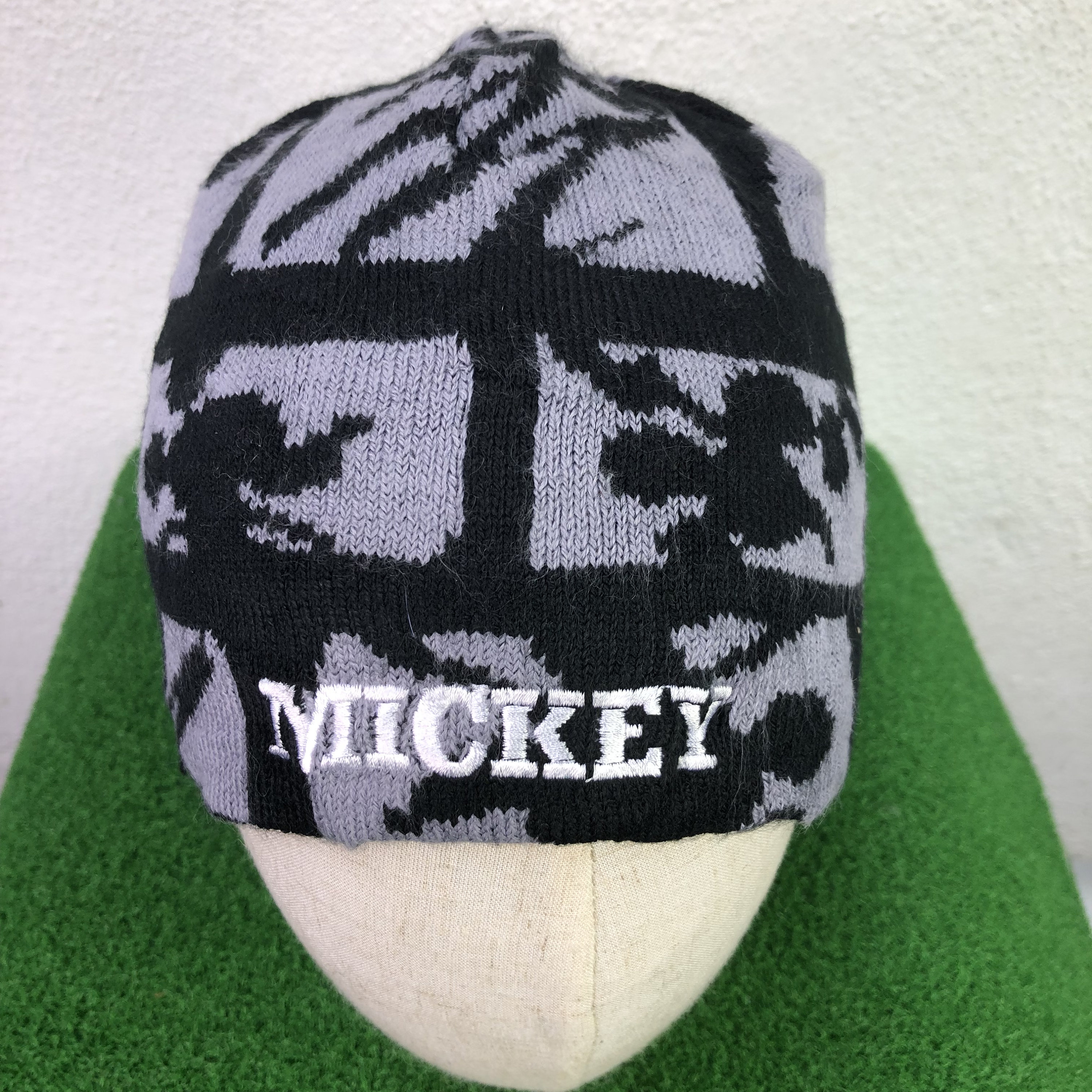 DISNEY Mickey Mouse Beanie Hat Cartoon Graphic Hat Snow Winter Hat ...