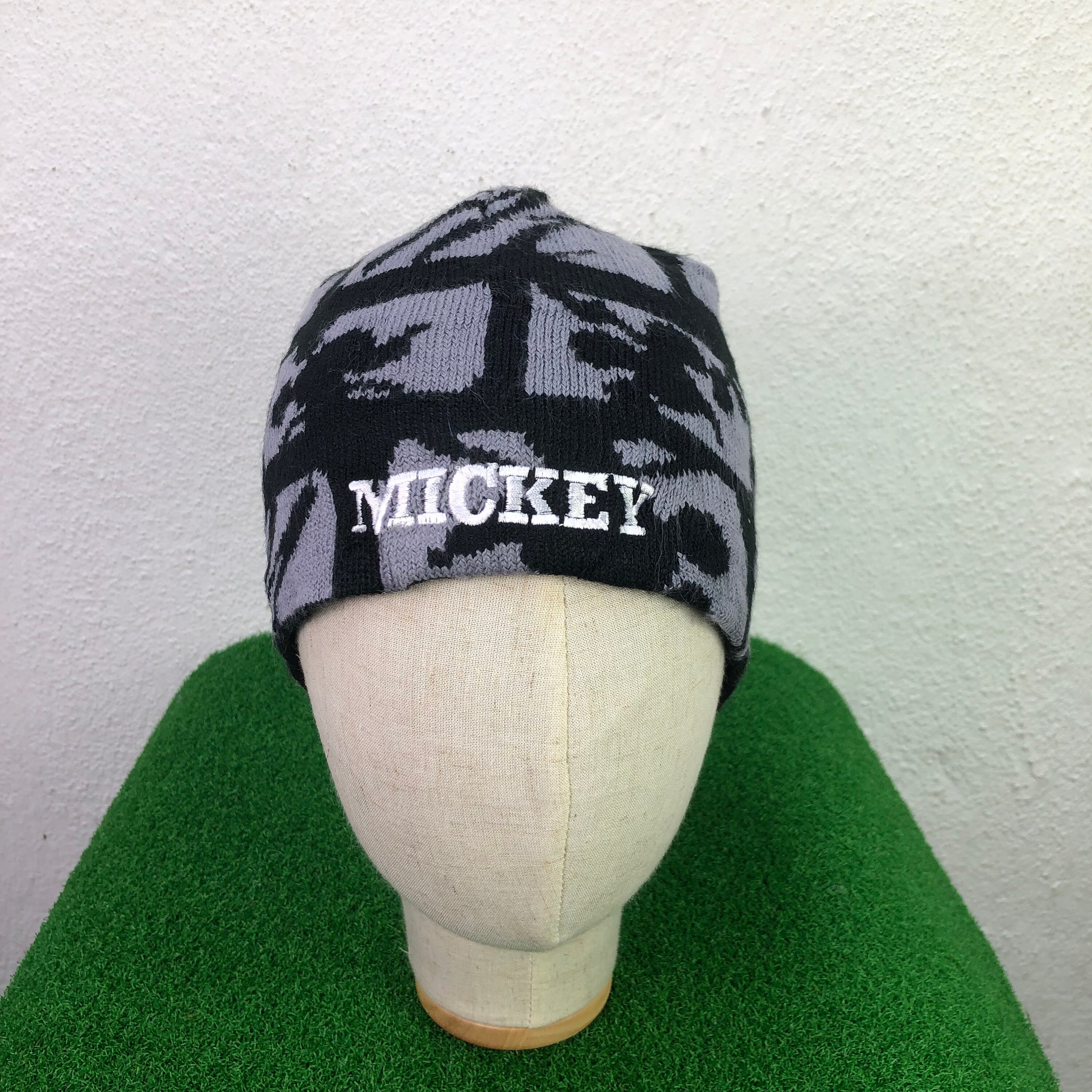 DISNEY Mickey Mouse Beanie Hat Cartoon Graphic Hat Snow Winter Hat ...