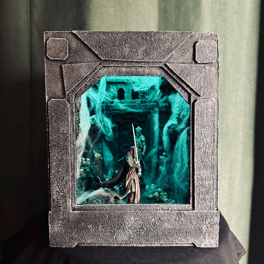 Handcrafted DIMHOLT Bookend,middle Earth Path of Dead Bookend, Aragorn ...