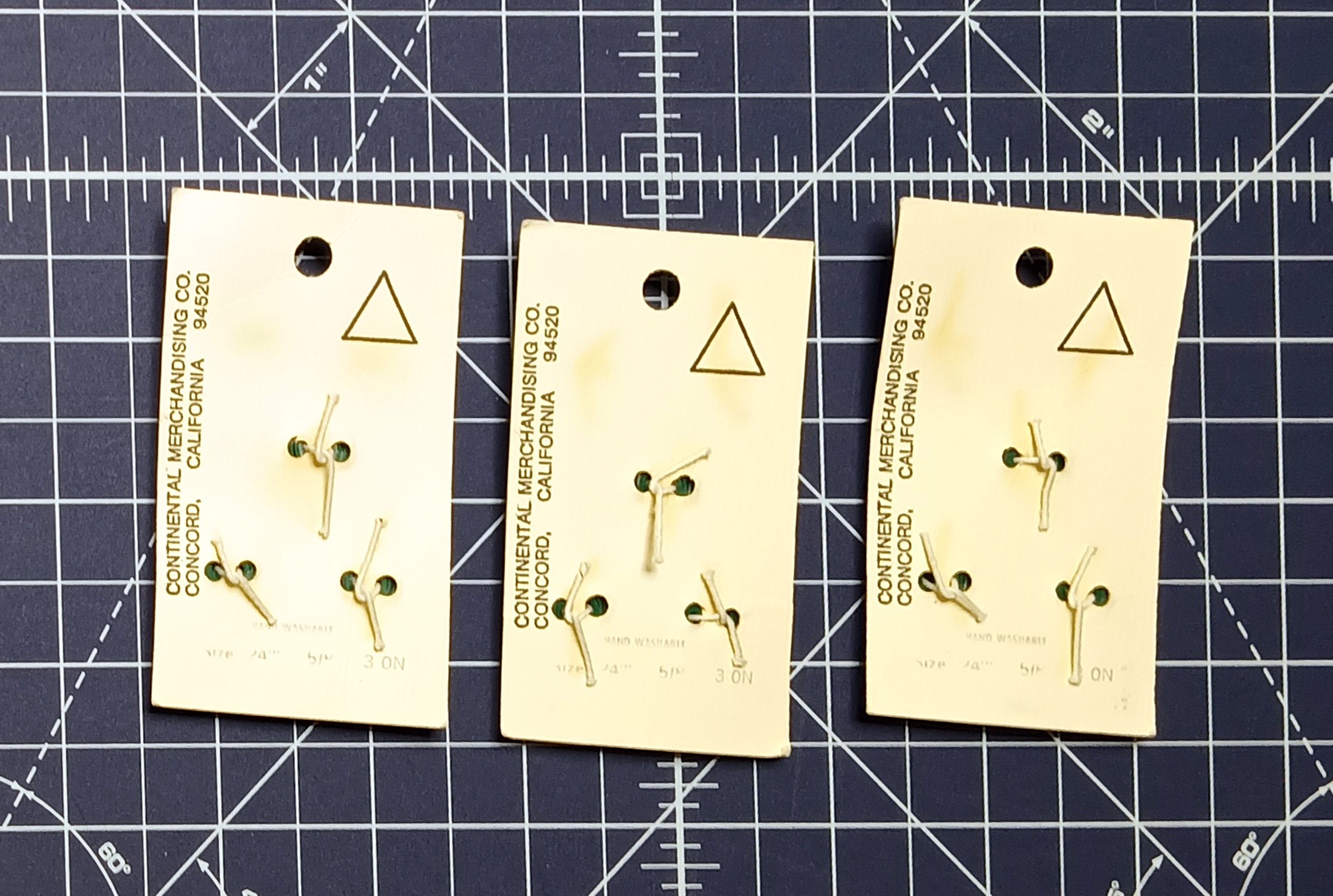 Elan Vintage 1970s Buttons Dark Forest Green Matte With Ridge 2 Hole on ...